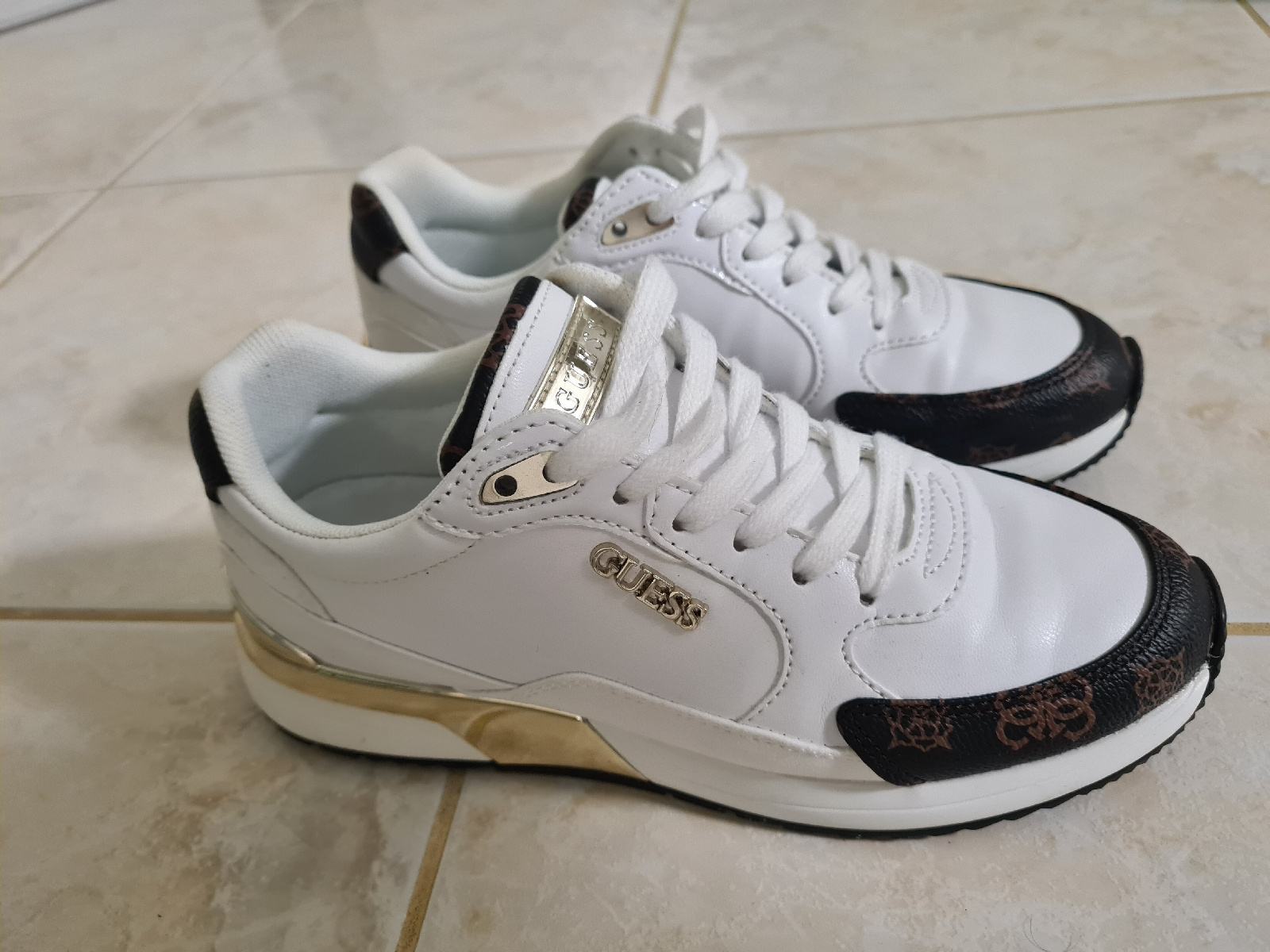 Guess superge
