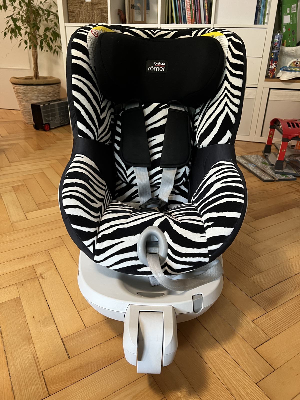 Britax Romer Dualfix - Vrtljiv z ISOFIX