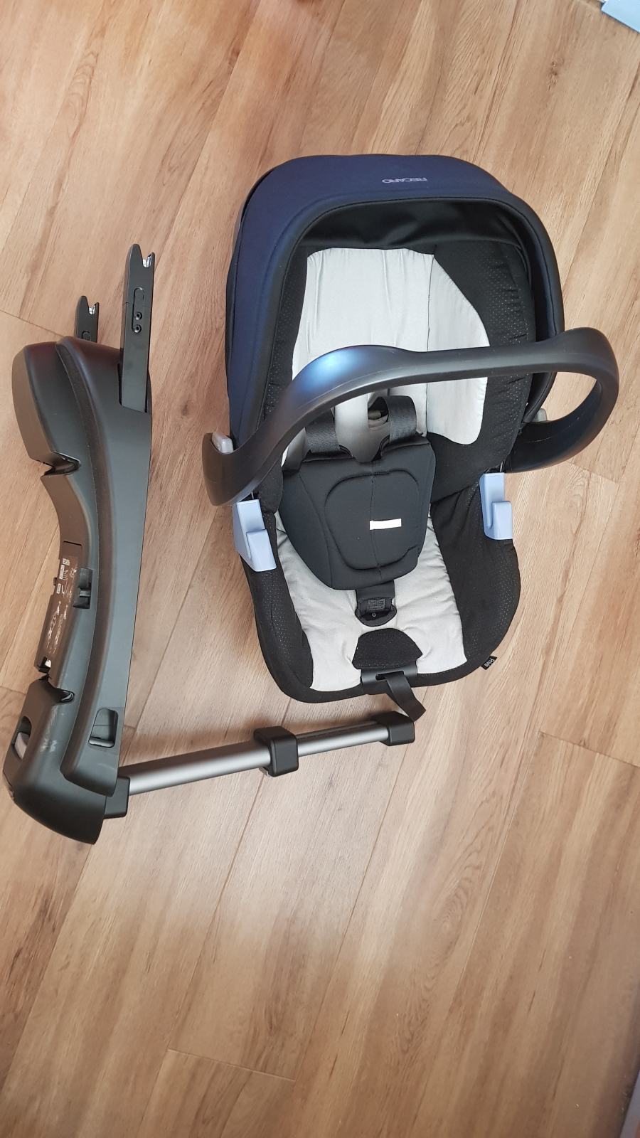 Lupinica Recaro in baza ISOFIX