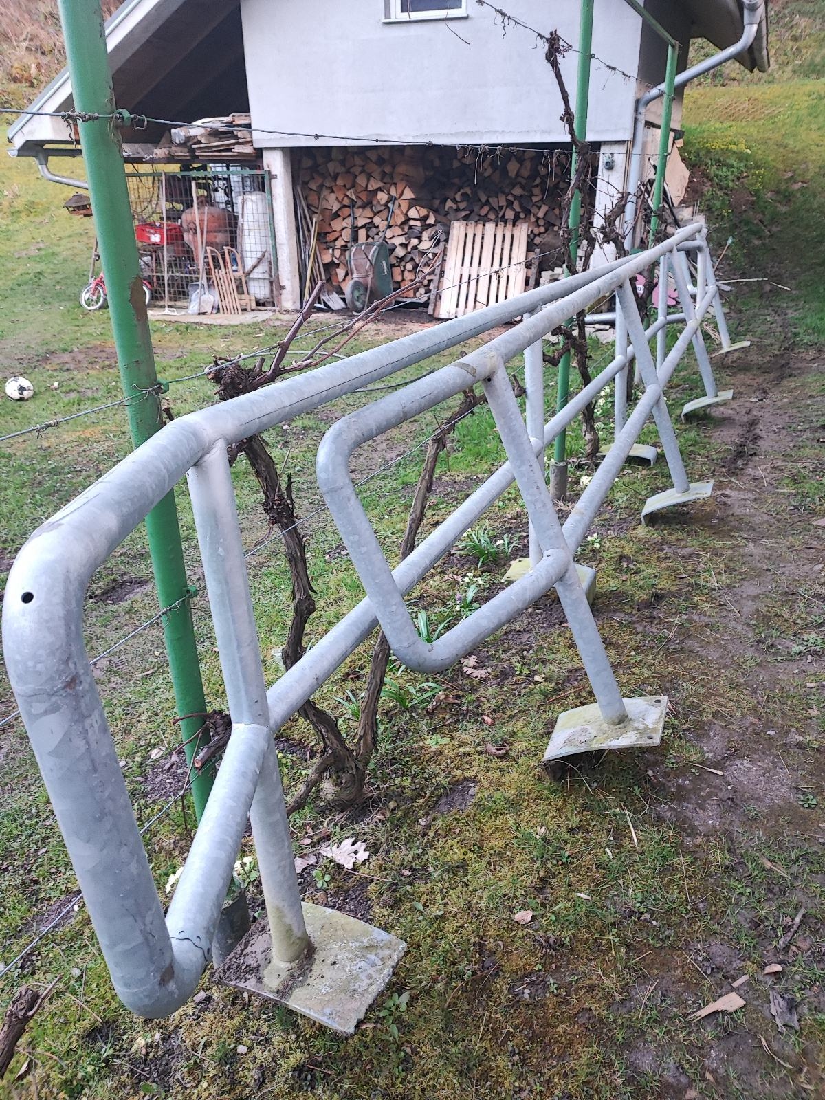 pocinkana ograja