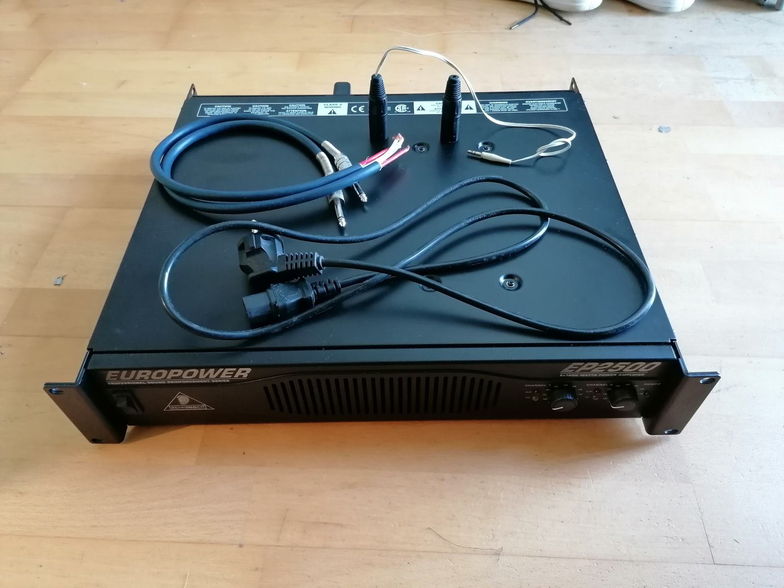 Behringer EuroPower EP2500 Power Amp (ojačevalnik)