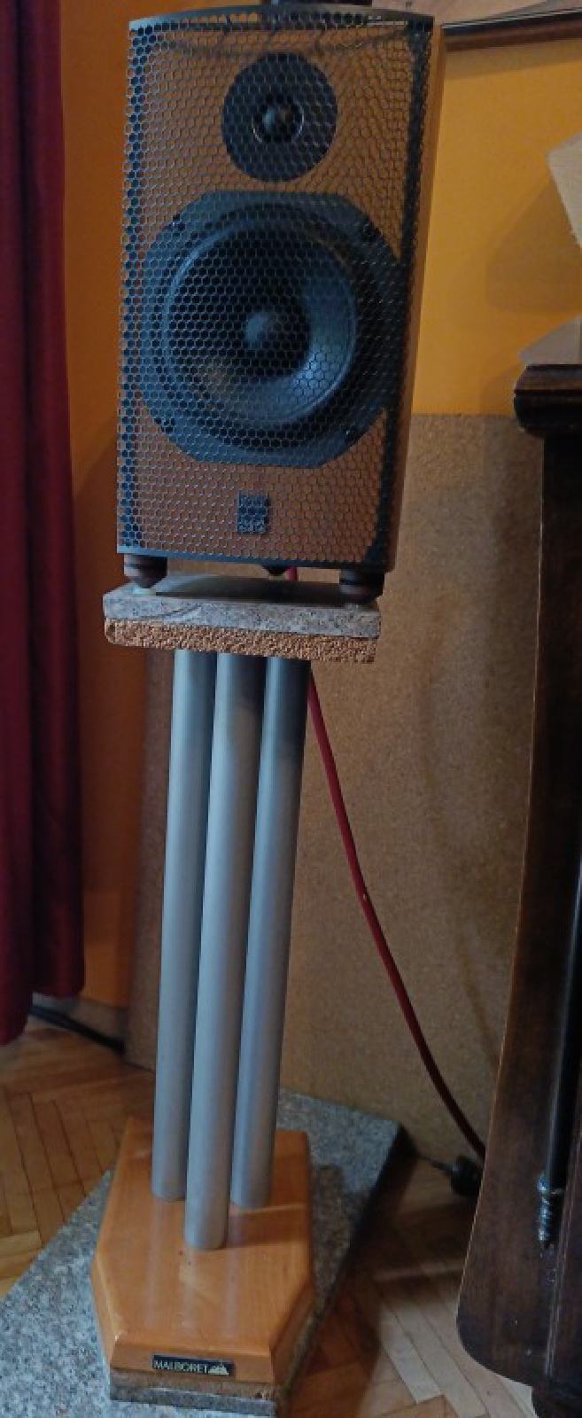 HI FI.ATC SCM11, QUAD, CAMBRIDGE V2 STREAMER.KOT NOVO