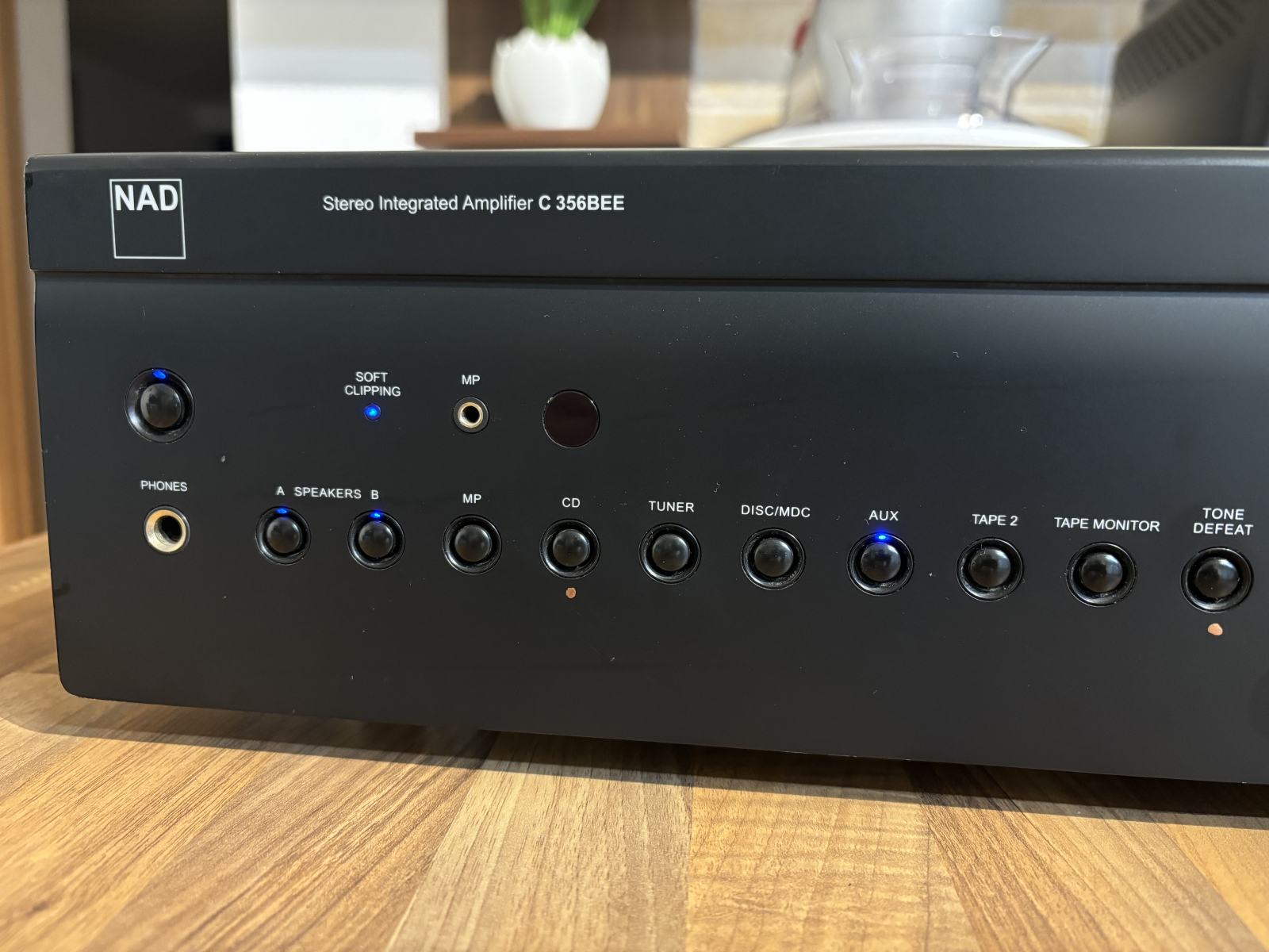NAD C 356 BEE odličen stereo ojačevalec za avdiofile