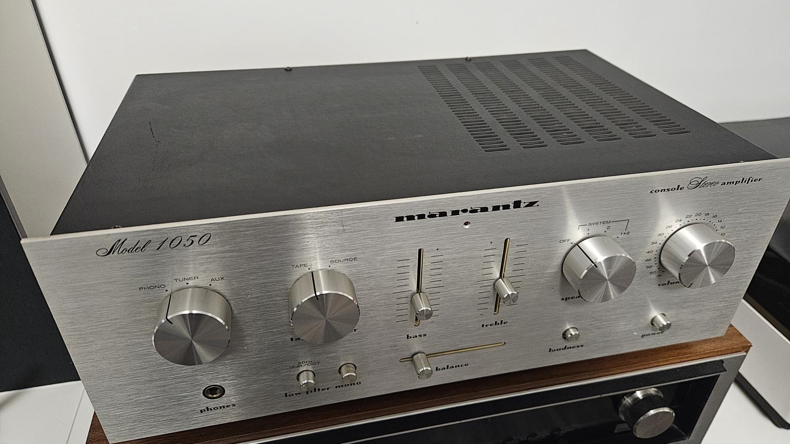 ojačevalec Marantz model 1050