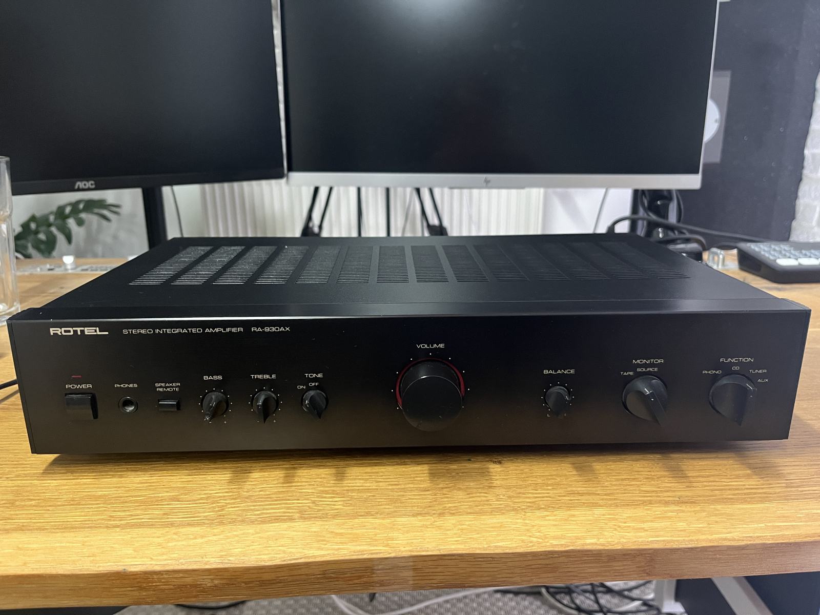 Ojačevalec ROTEL RA-930AX