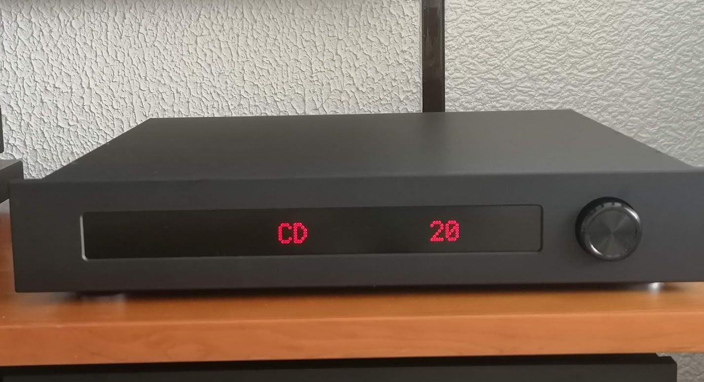 Prodam uravnoteženi predojačevalnik Restek MPRE+