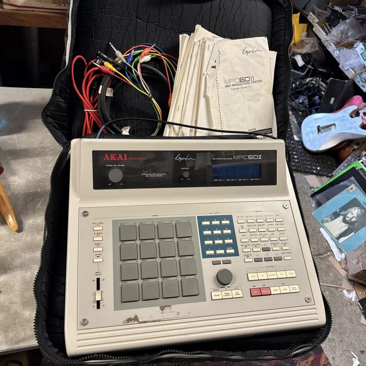 akai mpc roger linn 60 ii w/ case and manuals tested