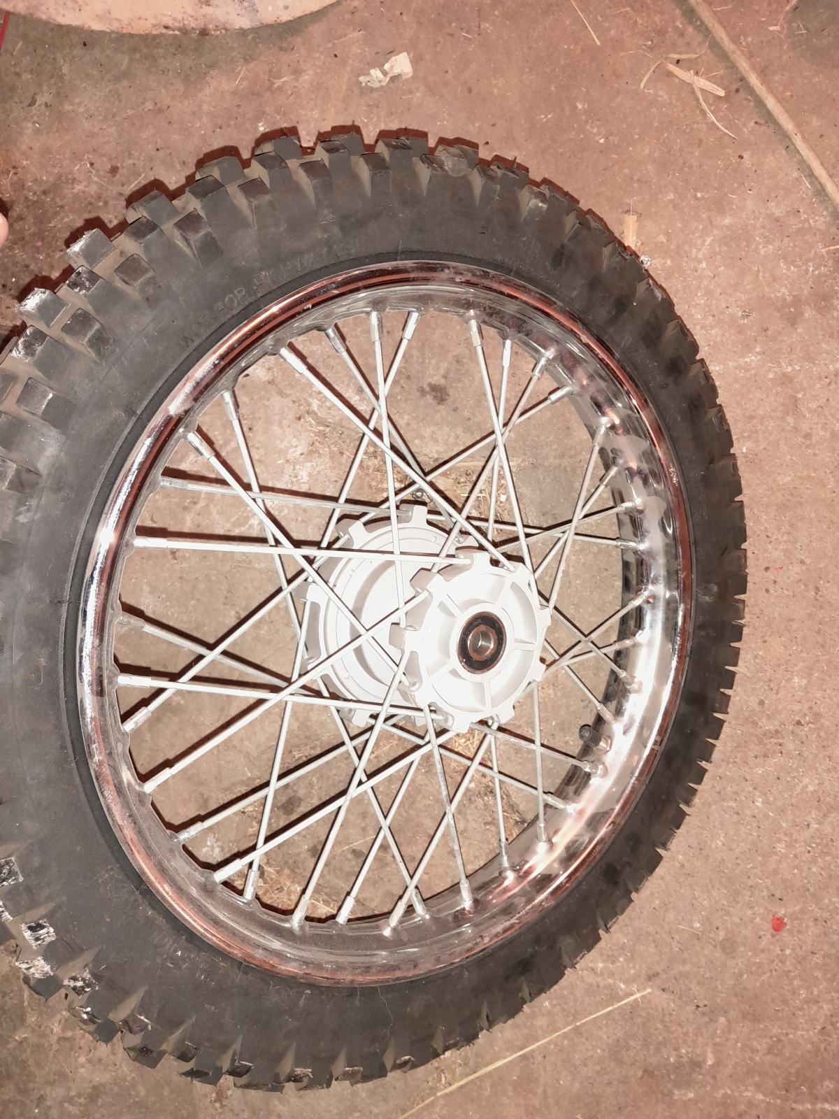 Tomos mc50 mc80 prednje kolo feltna 14 radaelli