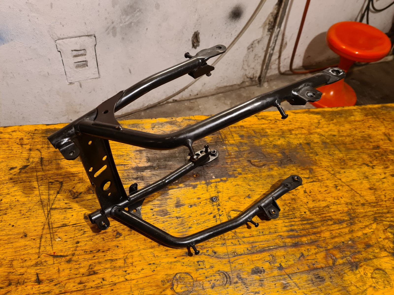 Yamaha FZR 600 R 1995 zadek nosilec subframe