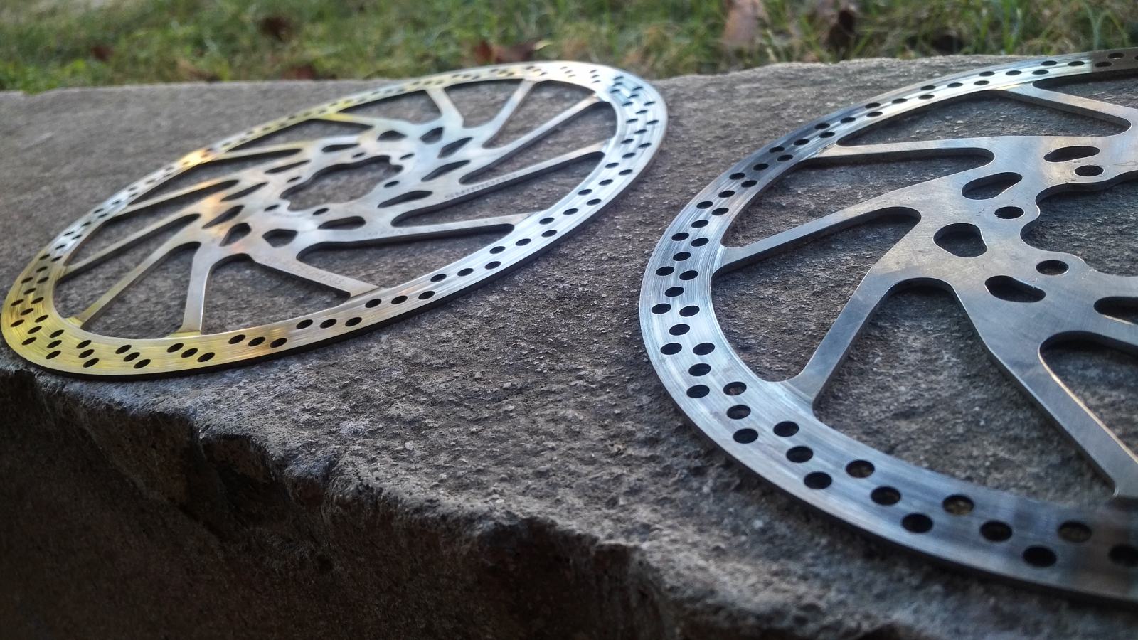 2x disk rotor Shimano, model XT RT75 (f203mm/r180mm)