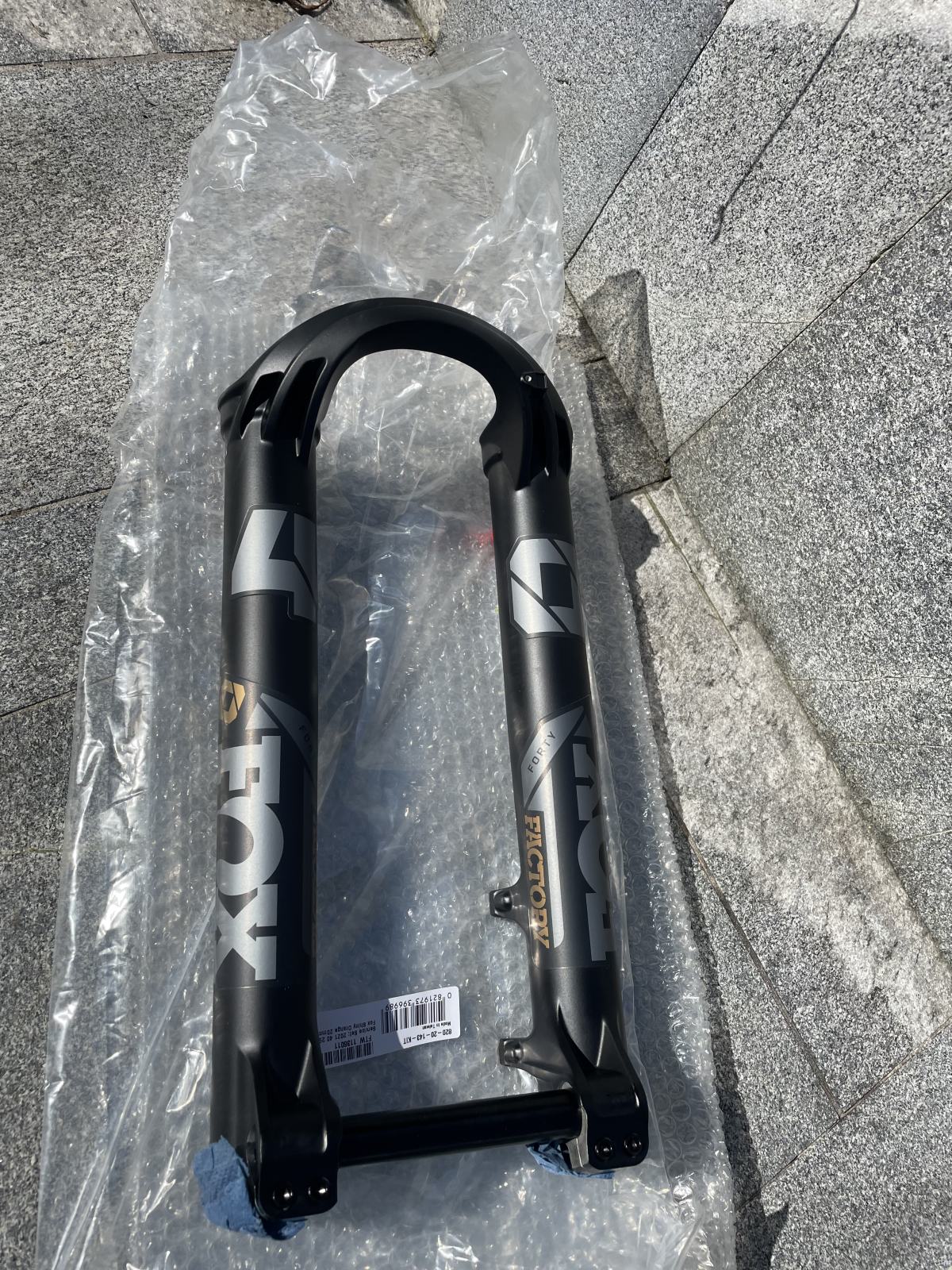 Fox 40 factory bottom leg