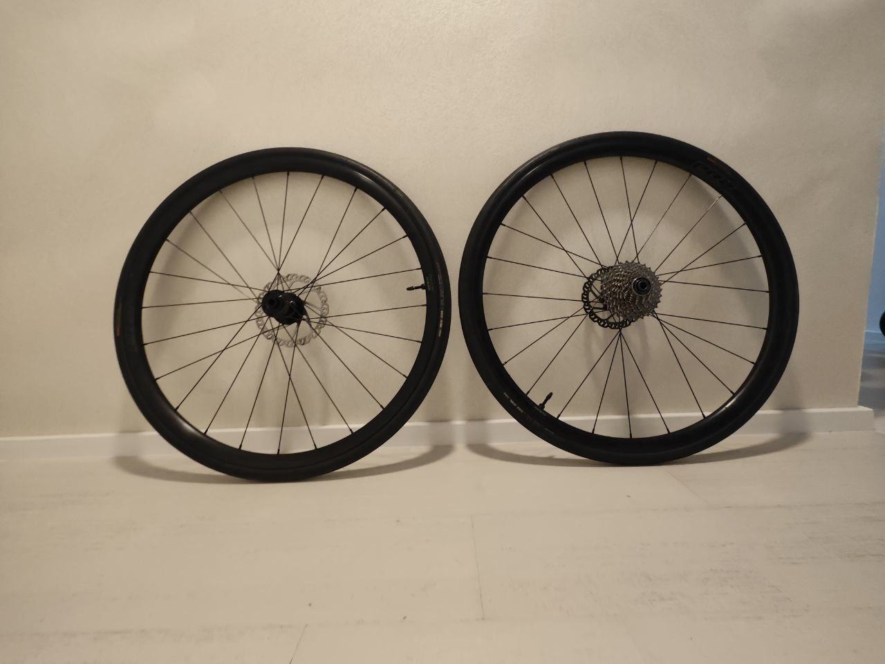 Giant P-R2 obroči + Course 1 plašči tubeless + kaseta 11x30 + diski