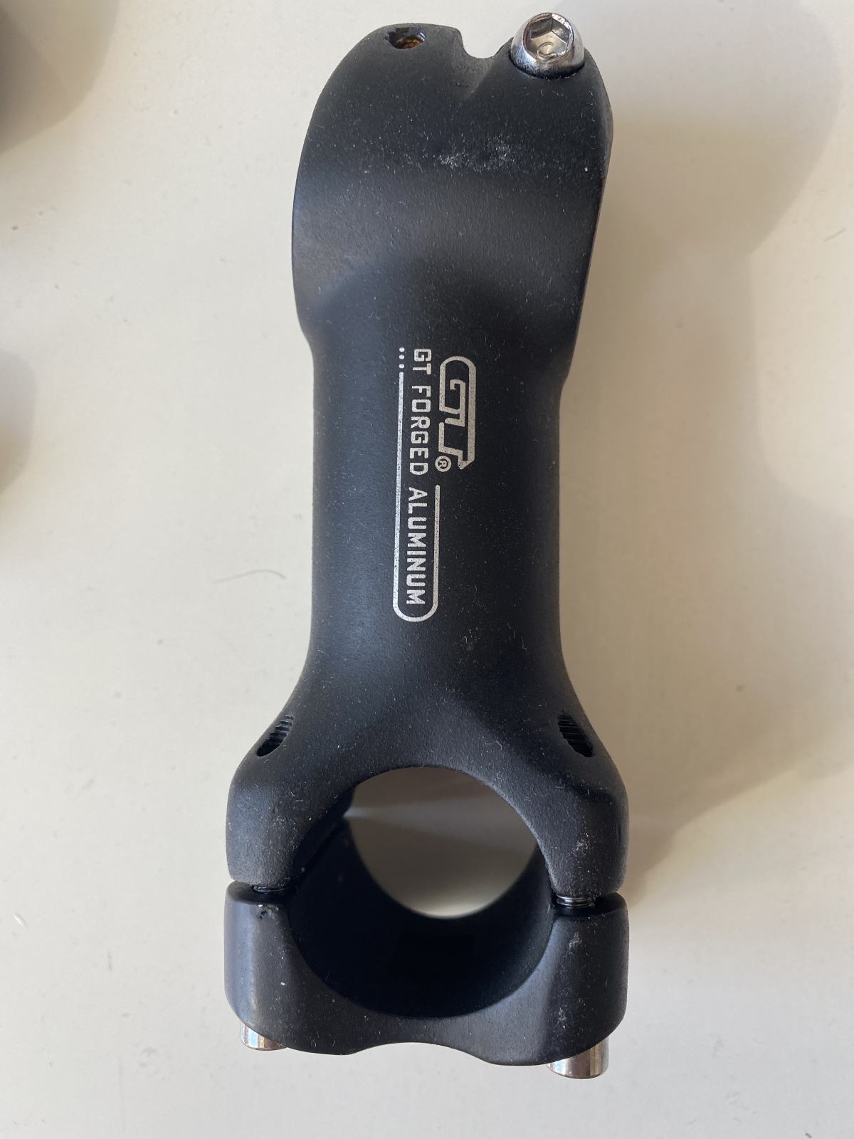 Nosilec krmila za kolo 8cm