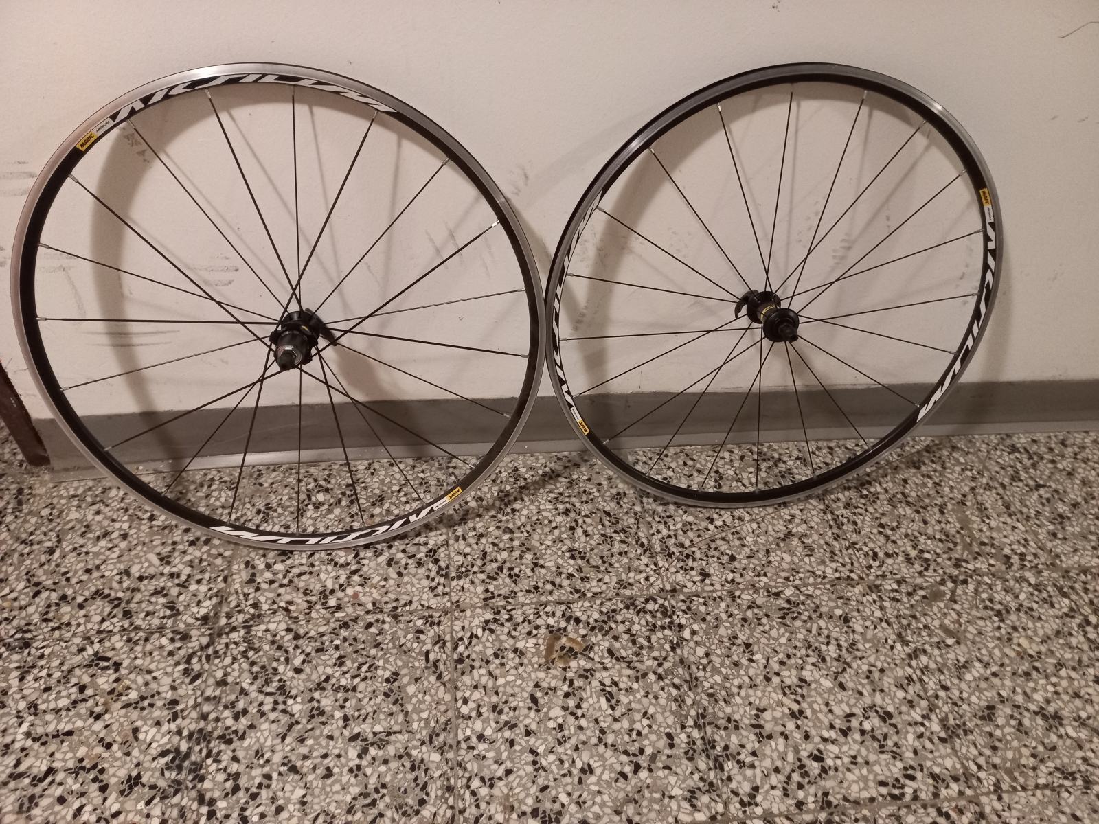 Obroči za cestno kolo