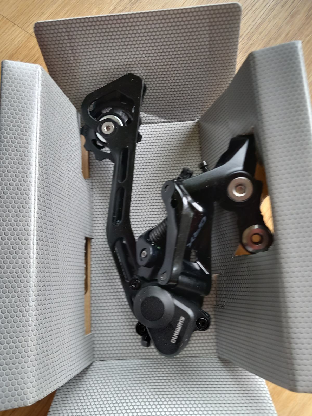 zadnji 10 redni menjalnik Shimano GRX RD-RX400