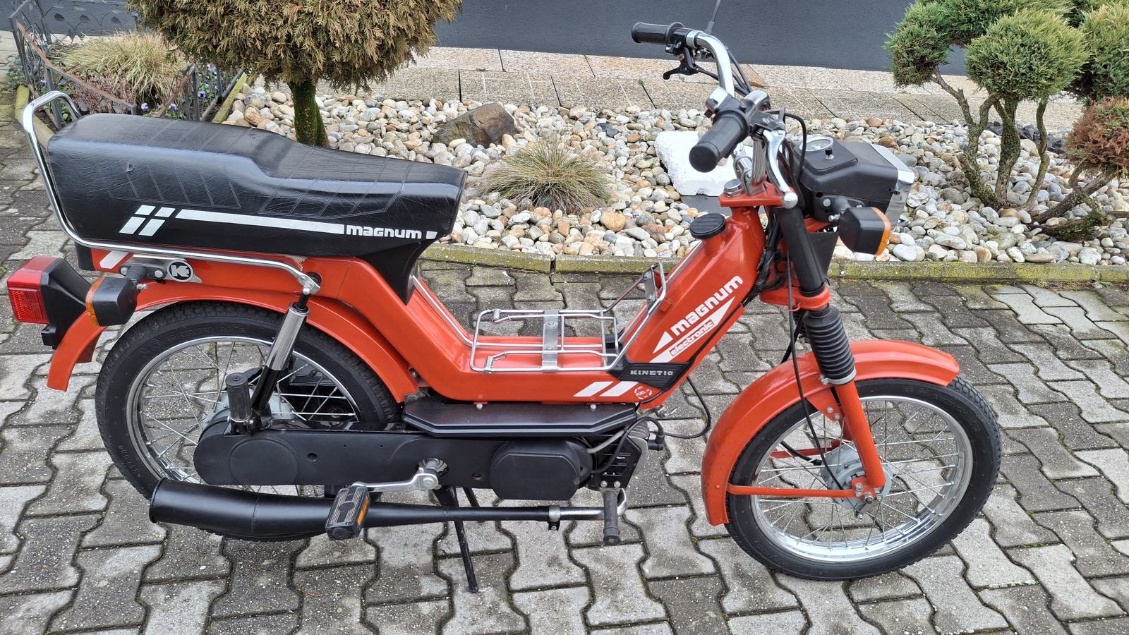 Moped kinetic magnum electronic Indija