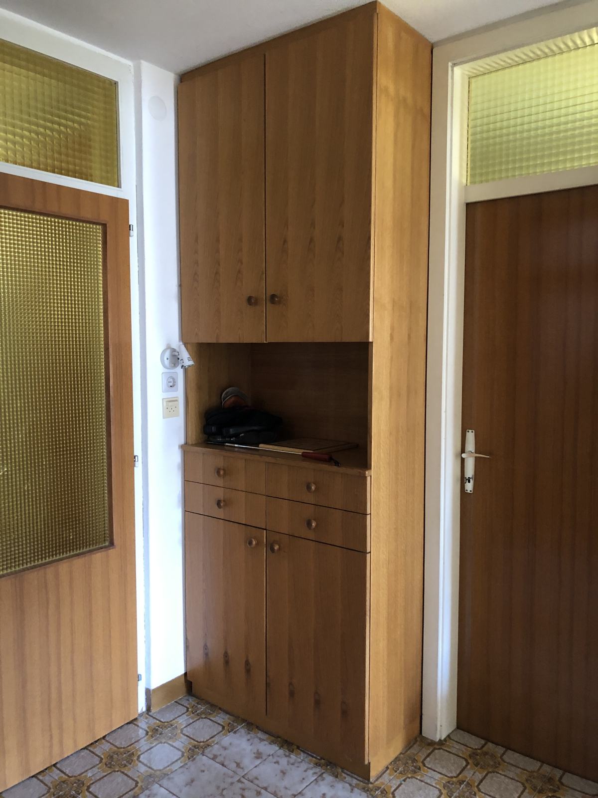 Predsoba, omara za čevlje