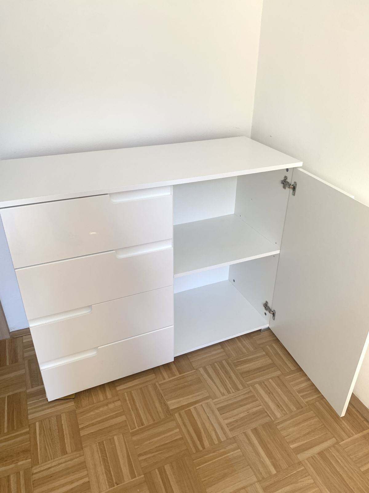 Komoda - BELA (visoki sijaj)