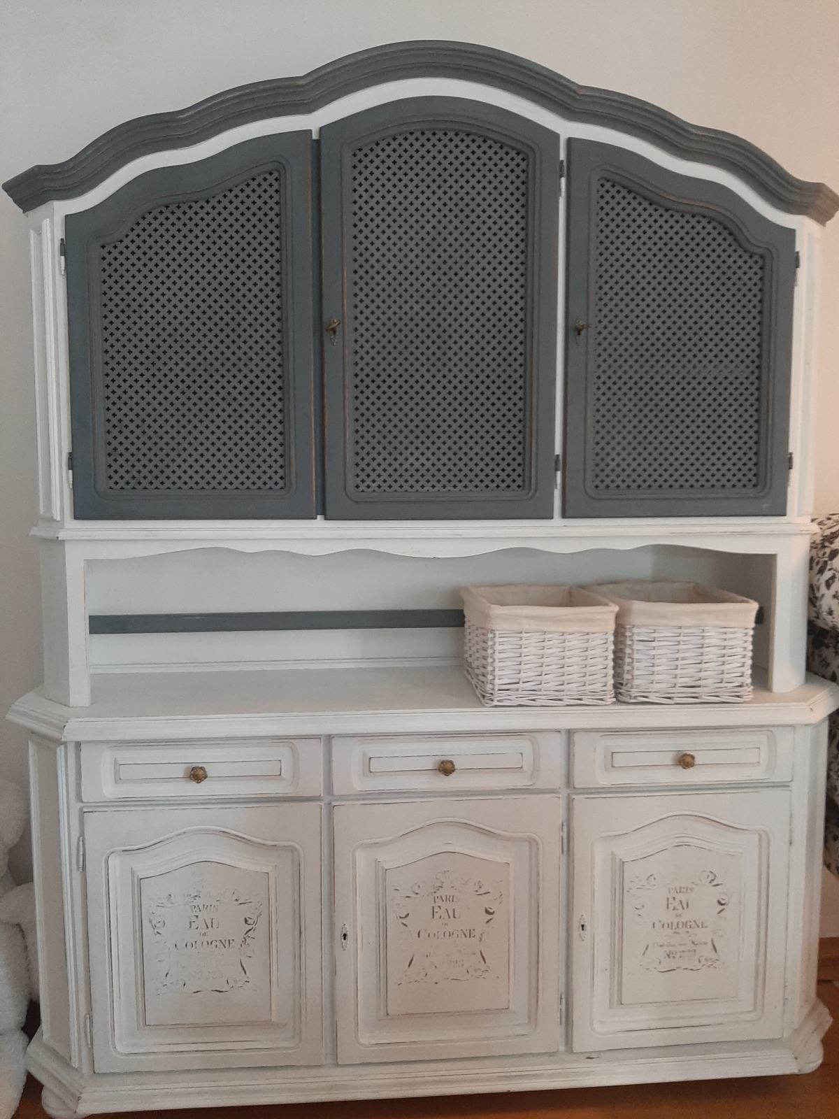 Shabby chic / Provence stil Kredenca ali omara za jedilnico siva bela