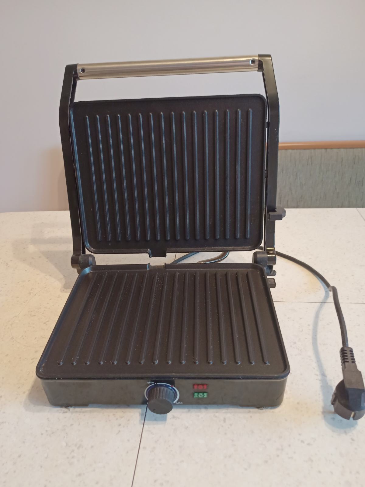 Podarim večji toaster