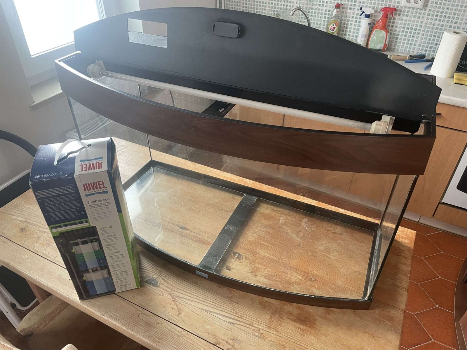 Akvarij Juwel 180l skupaj z omarico
