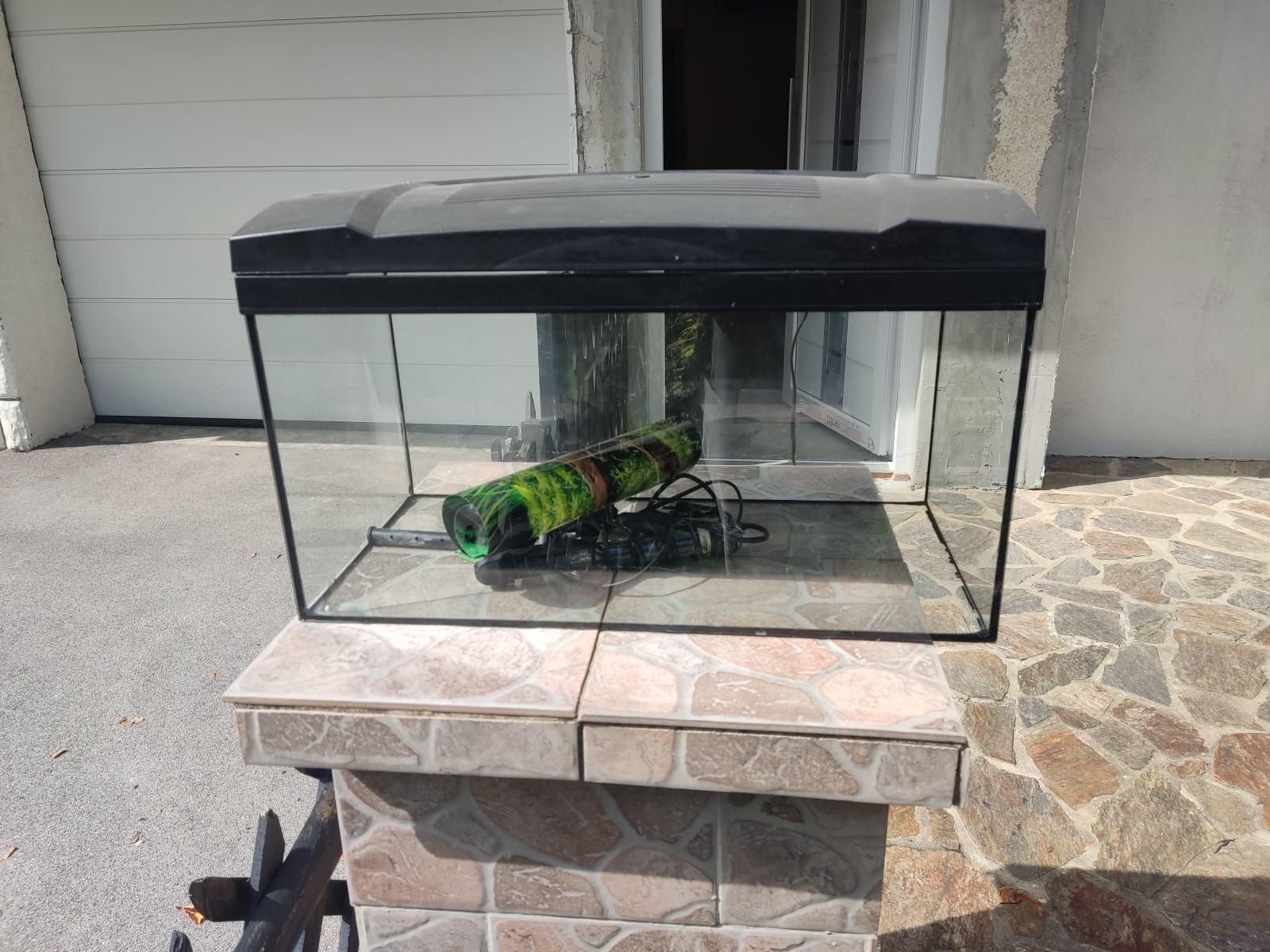 AKVARIJ ZA RIBE DIMENZIJE 60/30 CM
