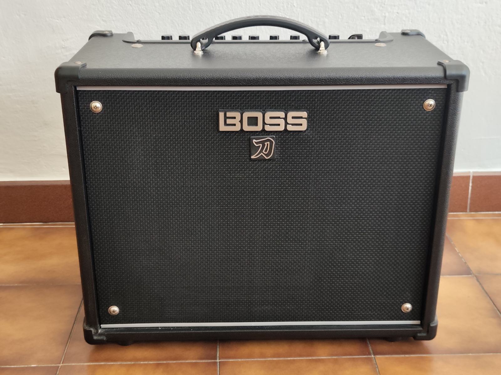 Boss Katana 50 Gen3 z Bluetooth modulom footswitchem in prevleko