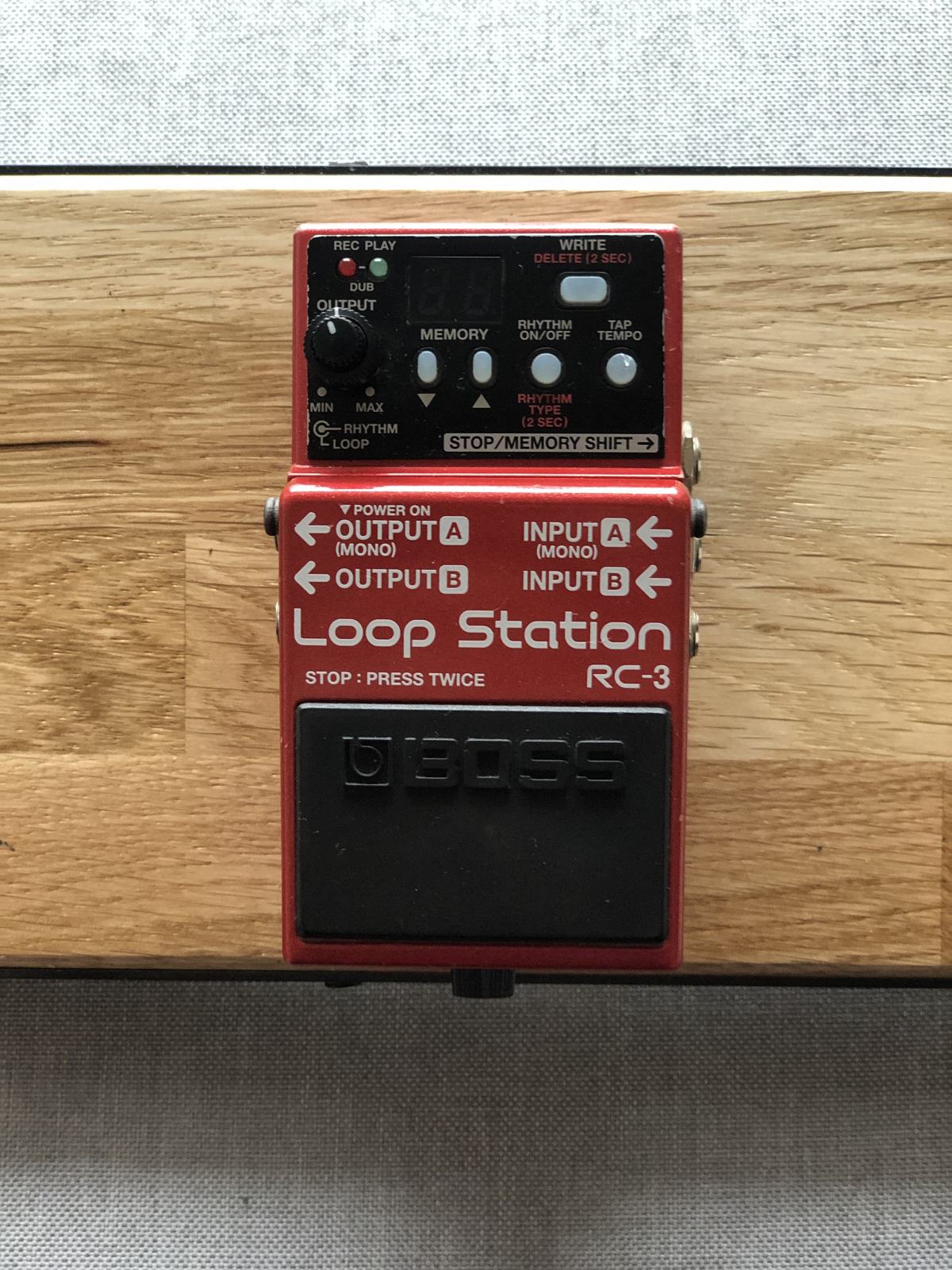 Boss RC-3 Loop Station (looper pedal)