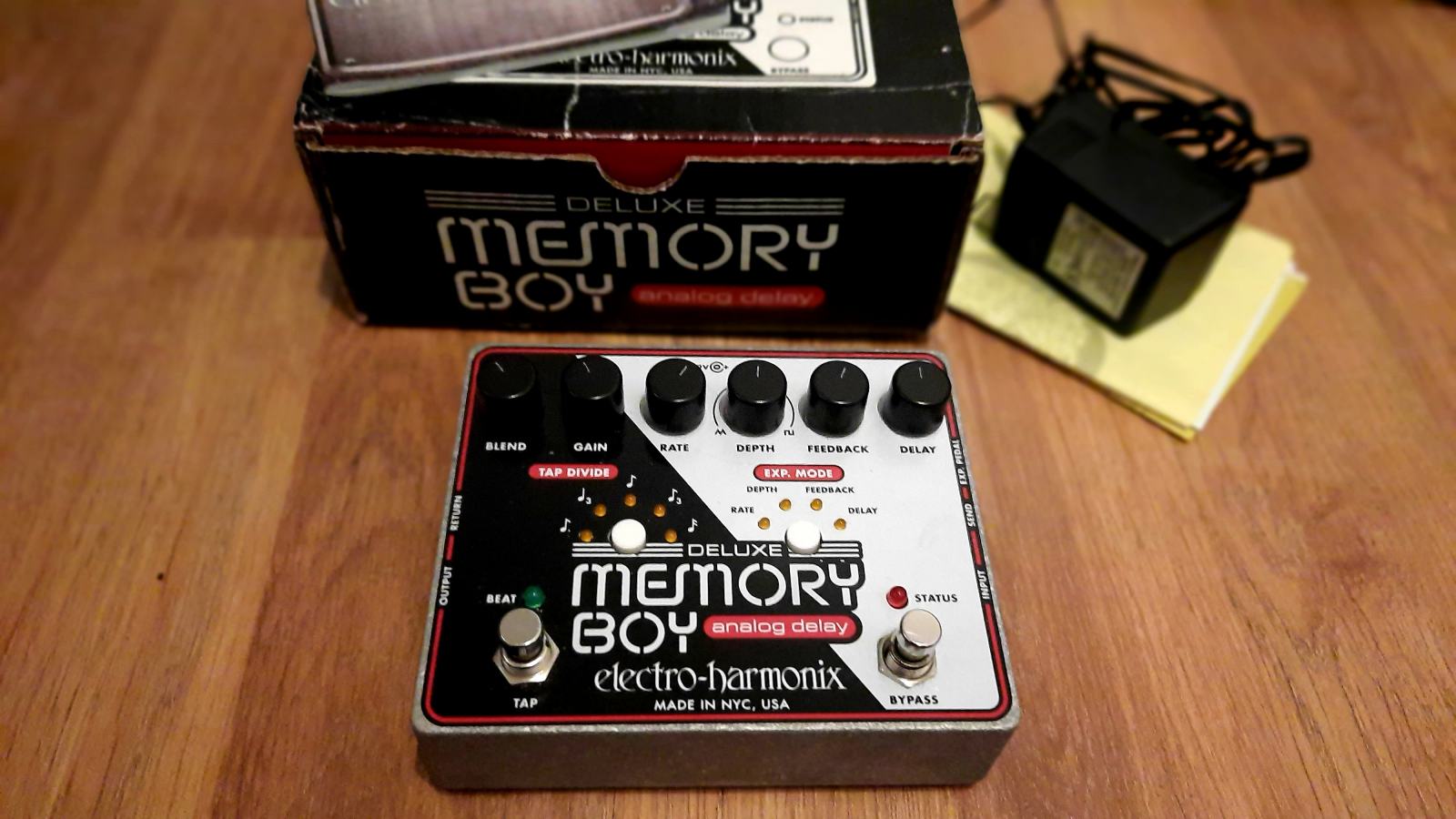 Electro Harmonix Memory Boy Deluxe analogni delay pedal