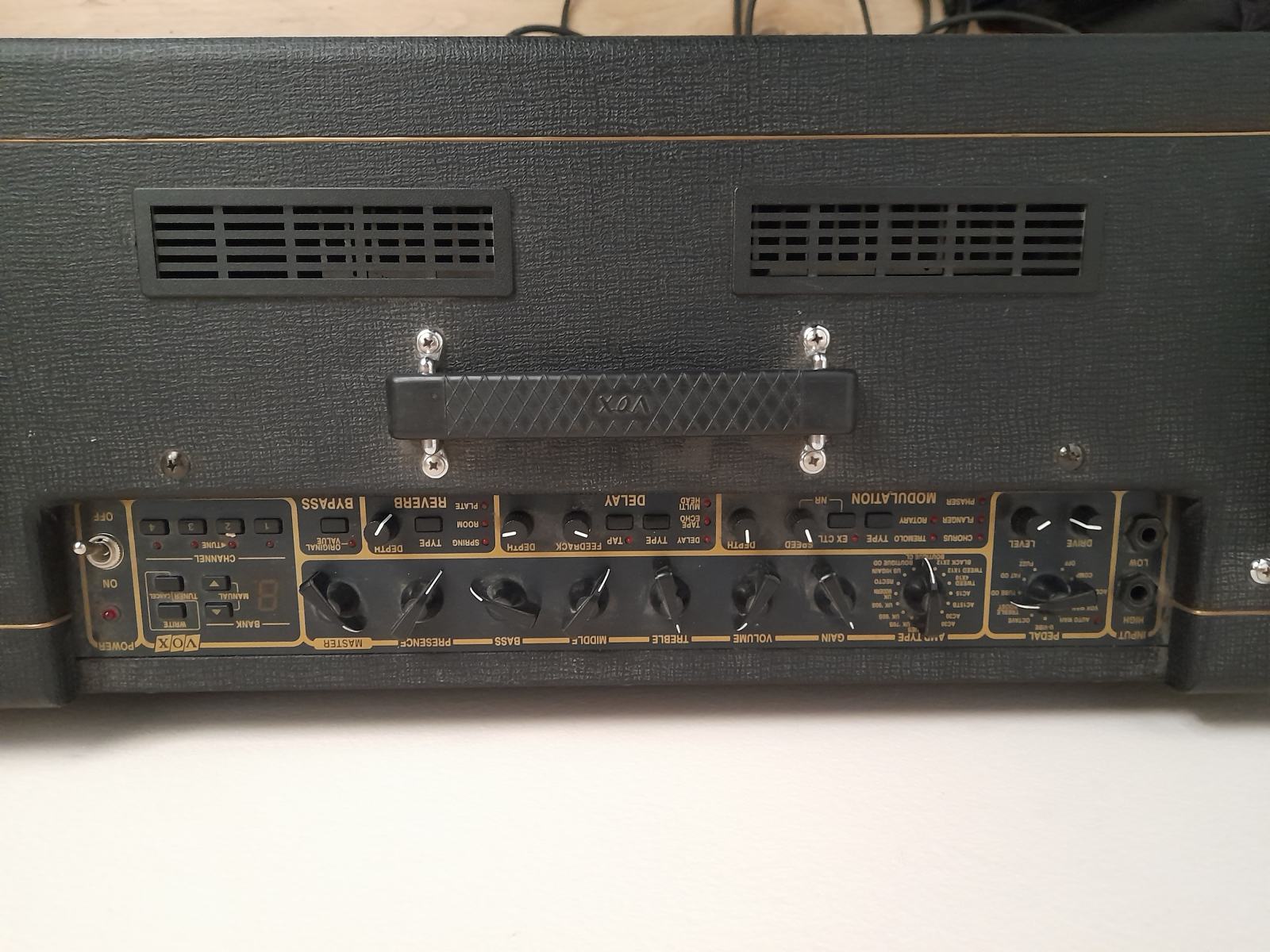 OJAČEVALEC VOX AD120VT