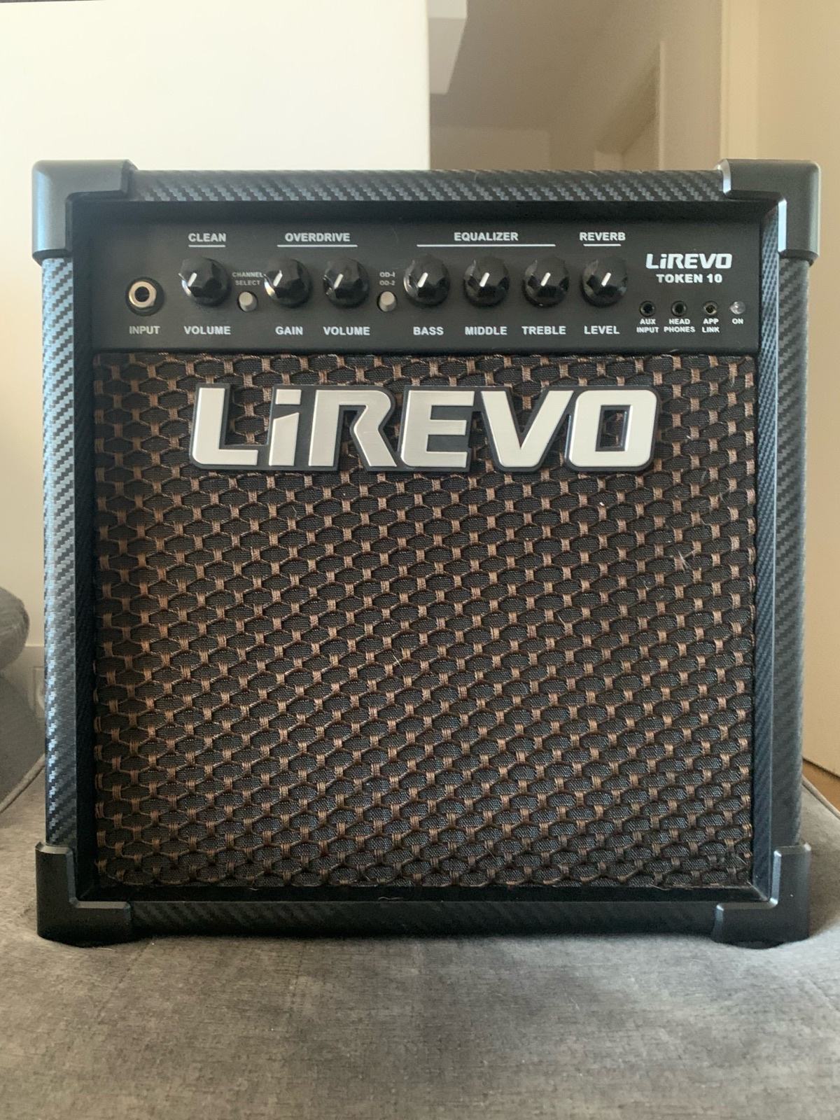LIREVO Token 10 kitarski ojačevalec s 3m kablom