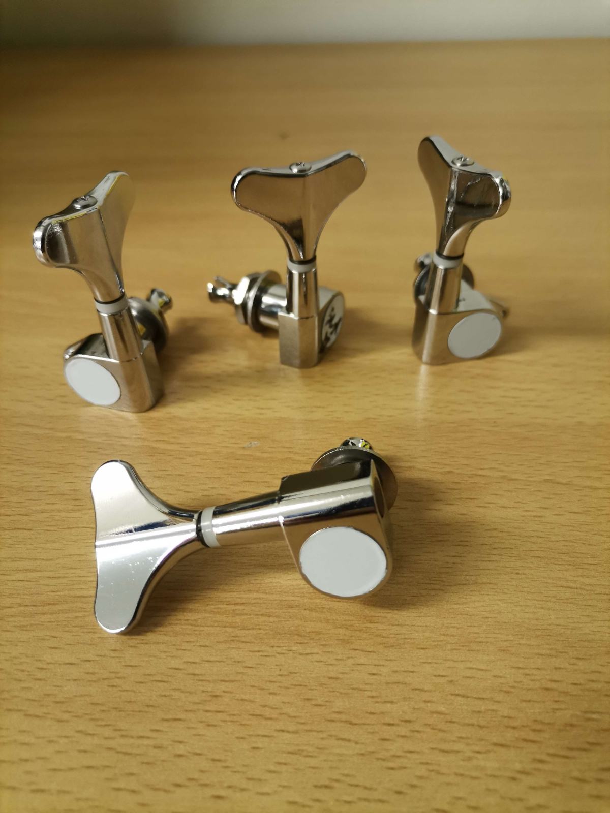 NAVIJALCI ZA BAS KITARO