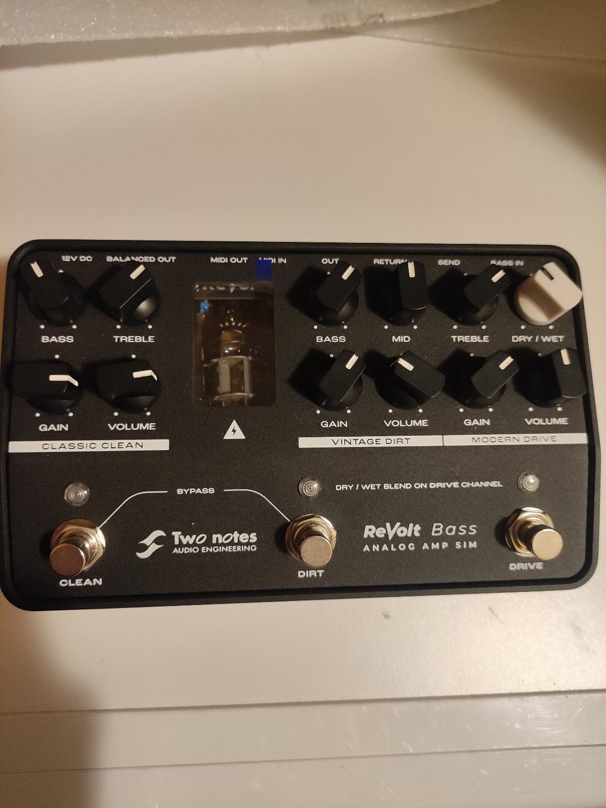 TWO NOTES ReVolt Bass vrhunski lampni preamp / DI (kot nov!)