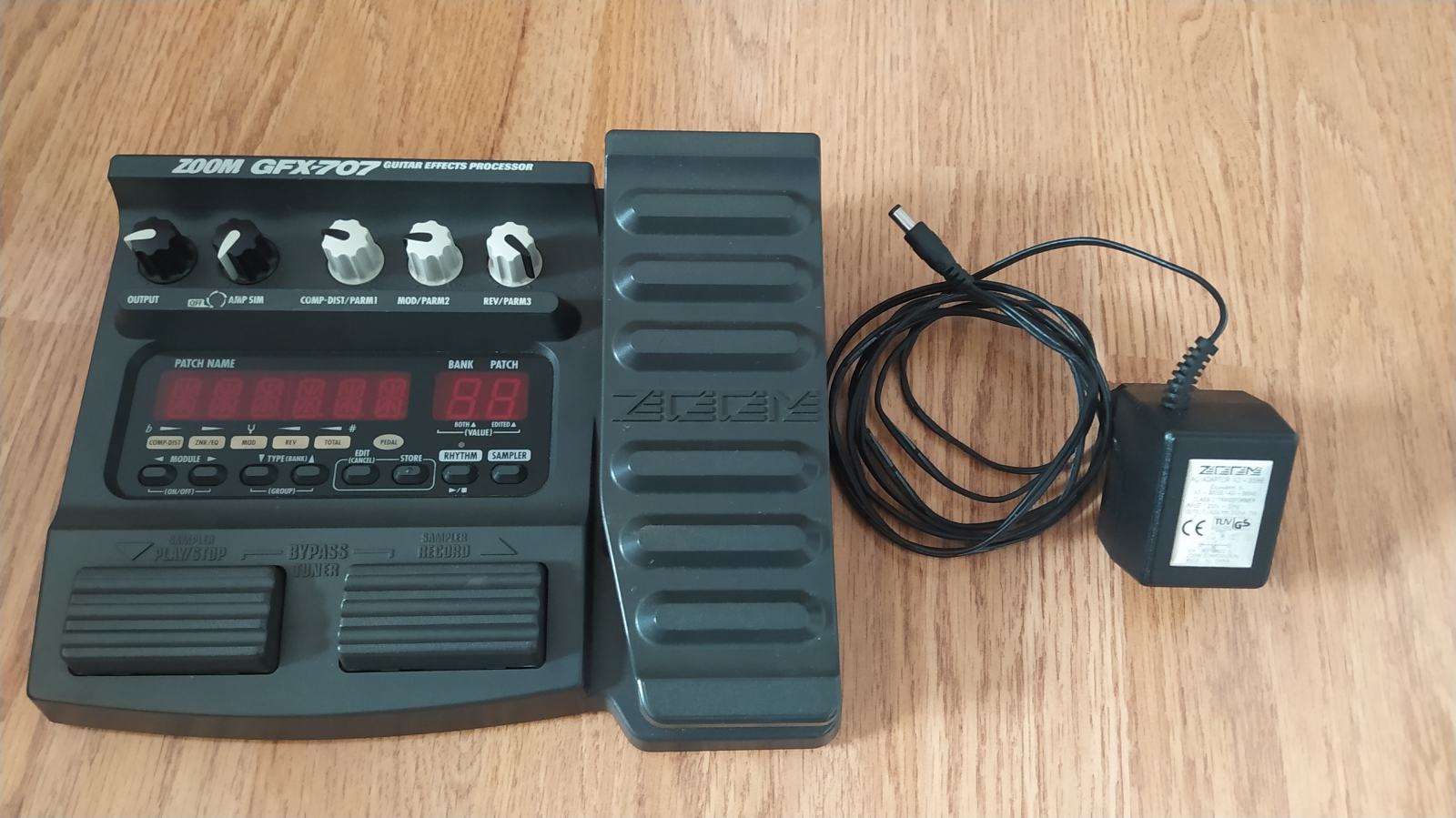 Zoom GFX-707 effects processor multiefekt pedal