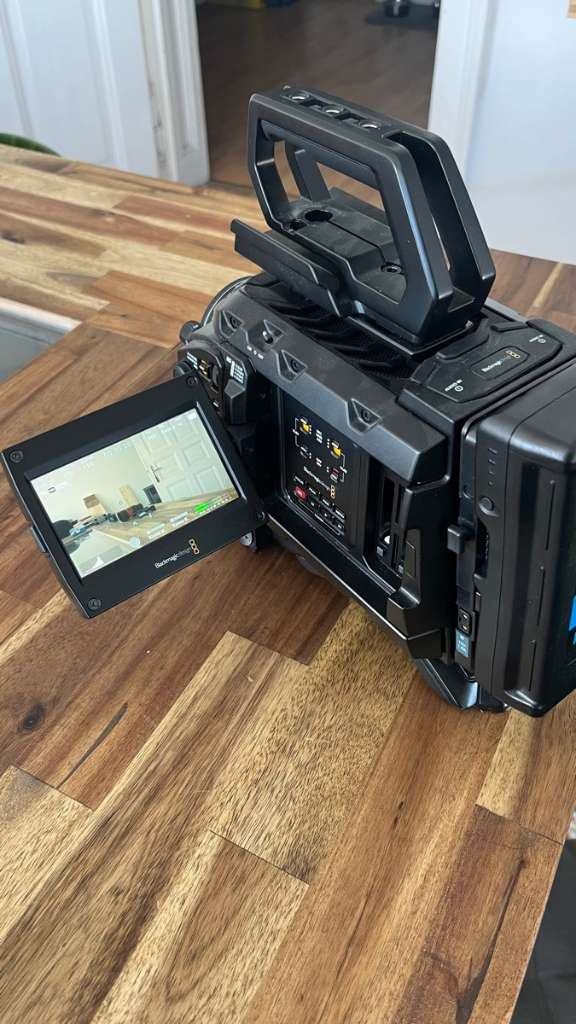 Blackmagic Ursa Mini Pro 4.6k G1 inkl. kompletom za ramo in V-Mount Ak