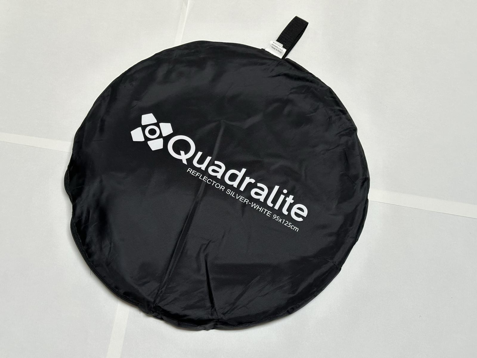 Quadralite srebrno - bel odbojnik 95x125cm