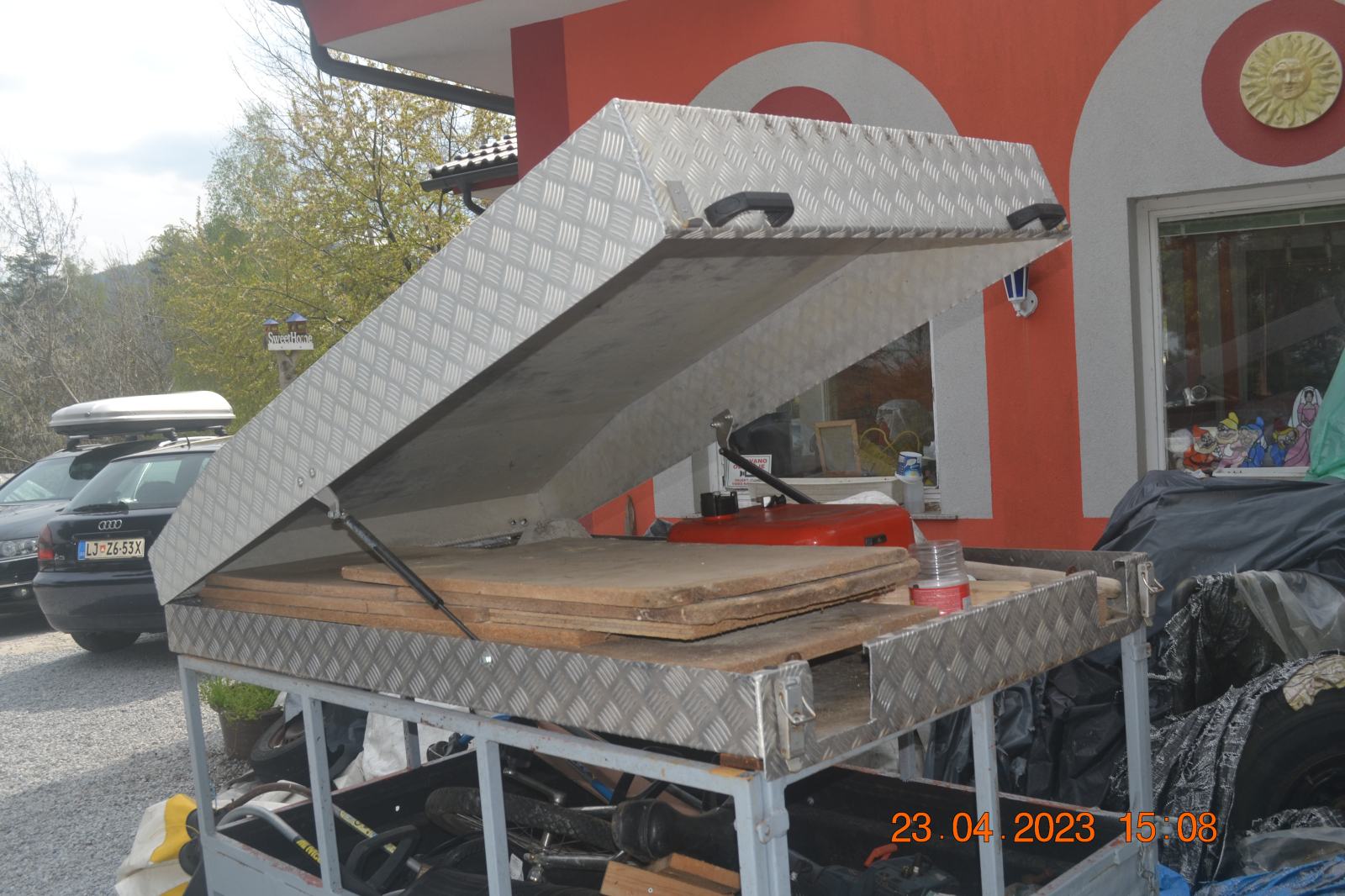 Aluminijast strešni kovček, cena: 450 EUR, tel: 070 222 370