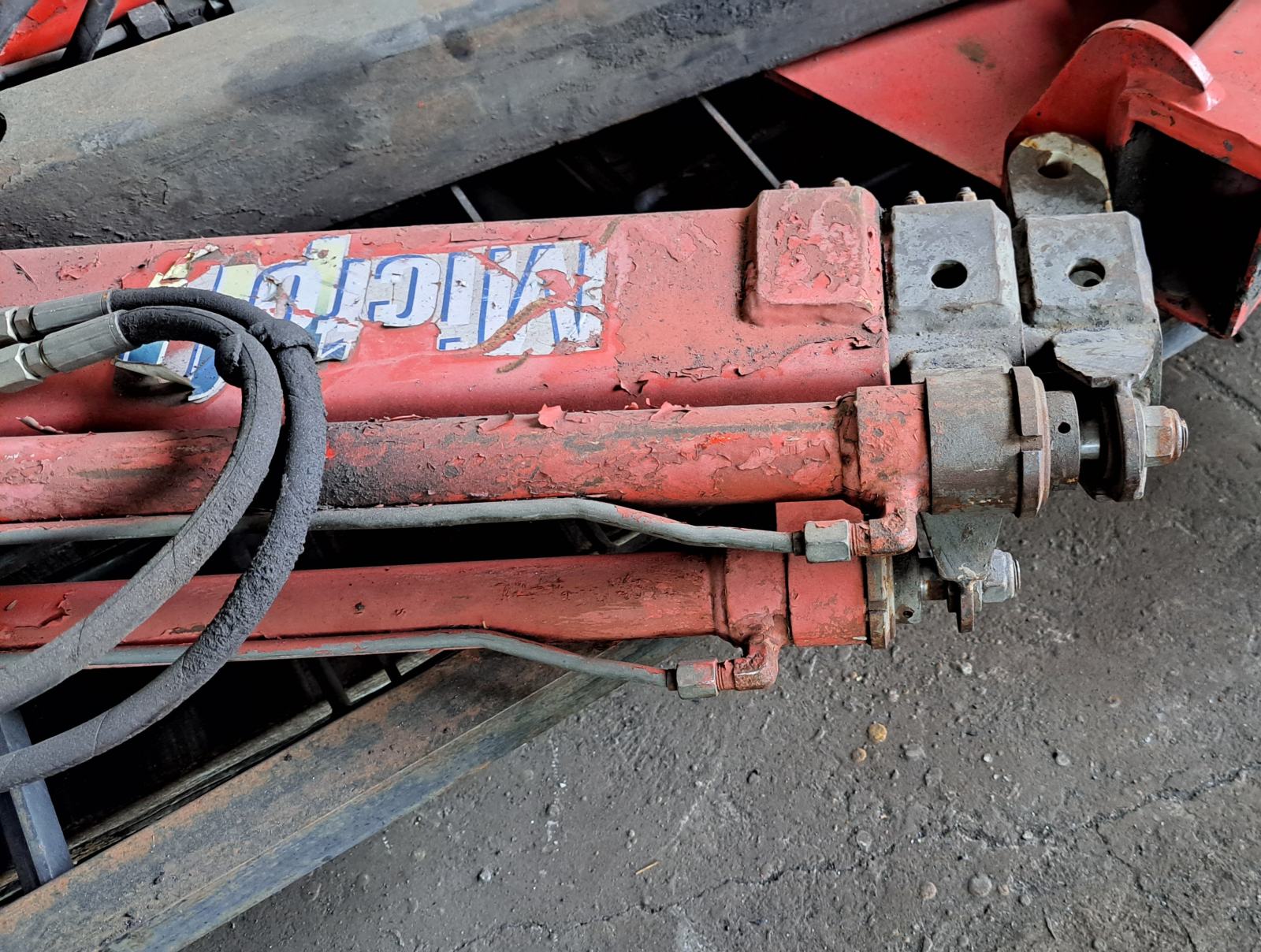 Fassi Dvigalo za Vozila M10A.12 letnik 2003