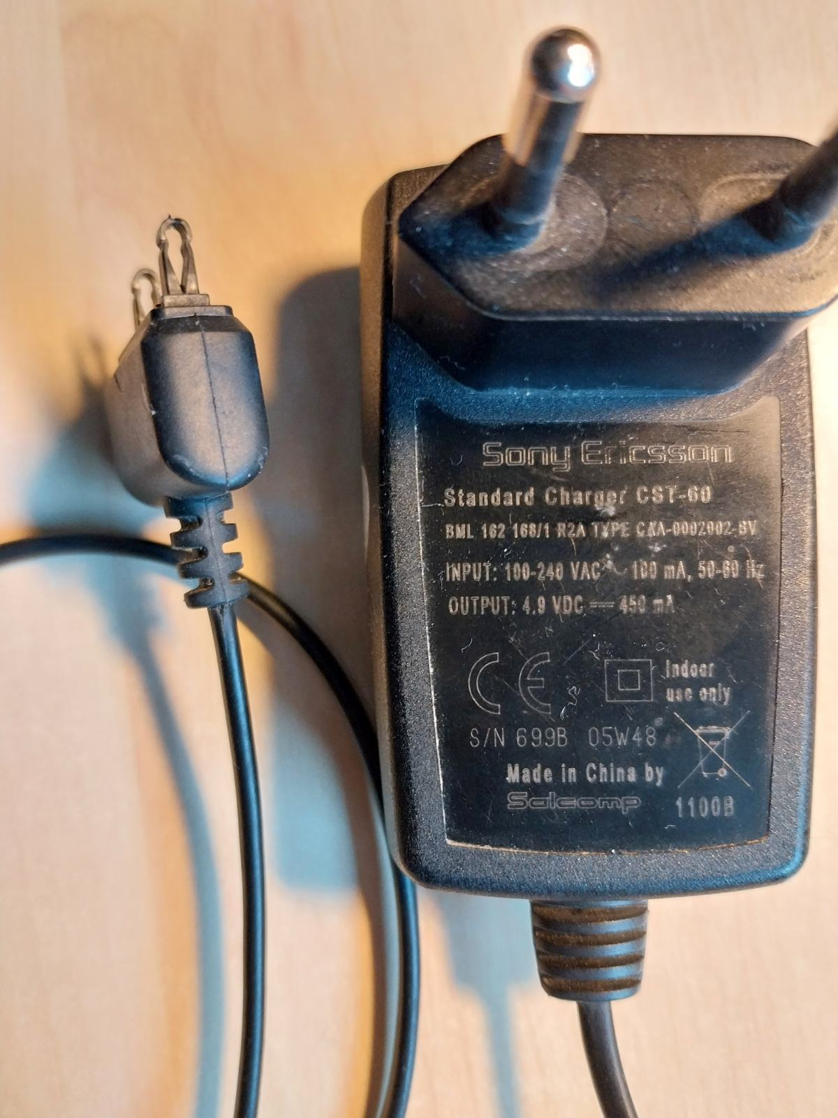 Polnilec originalen za SONY Ericsson CST 60