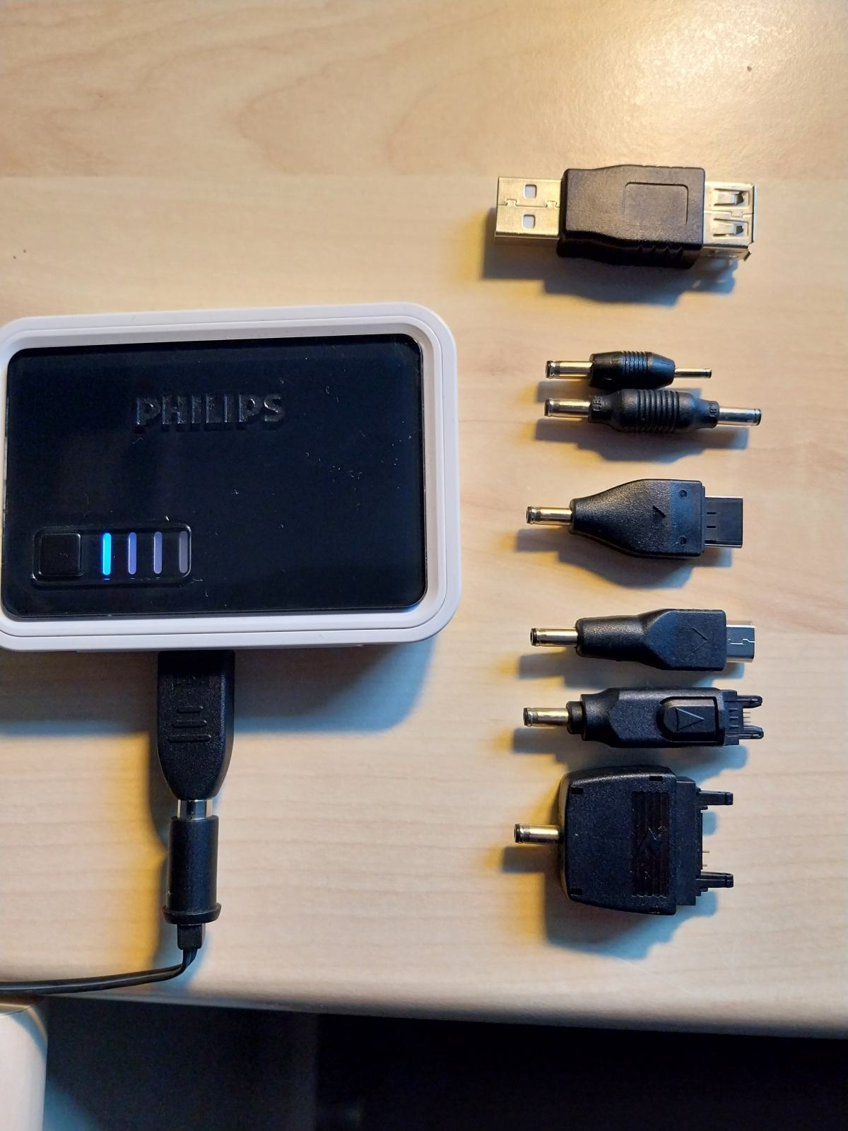Powerbank Philips z nastavki za vse mobitele