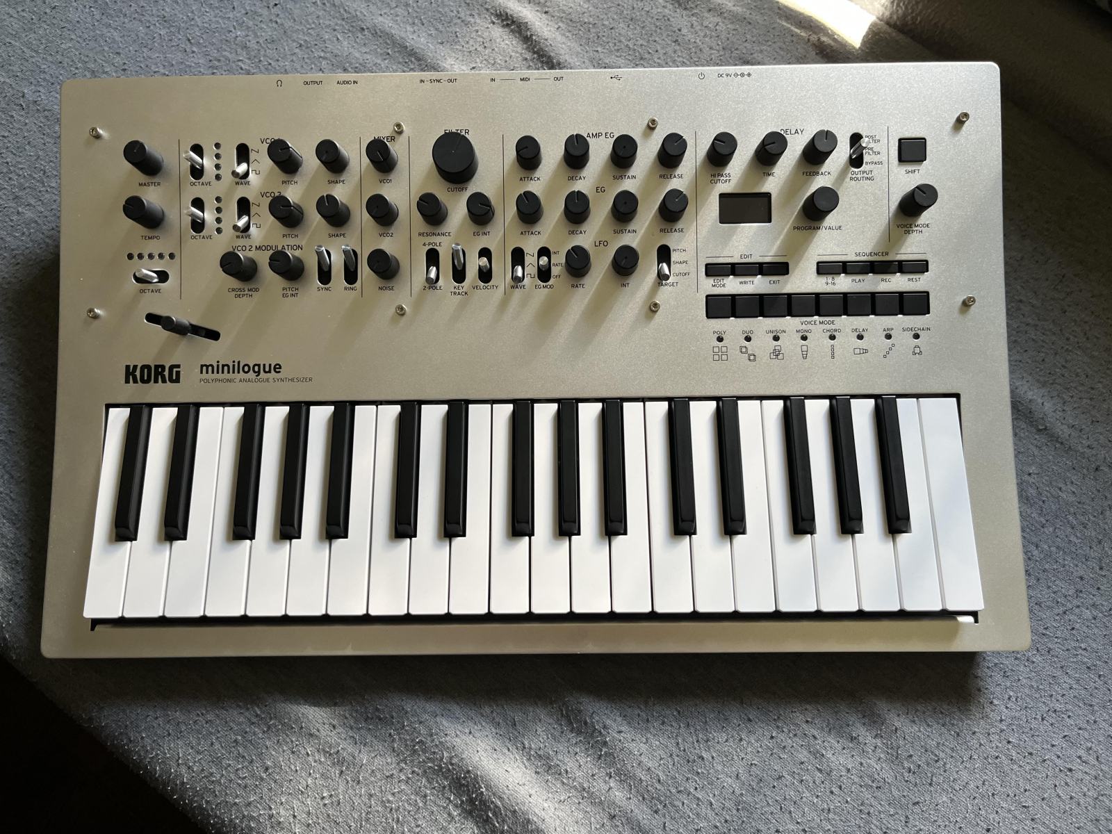 Korg Minilogue 4-voice polyphonic synth + Gator case