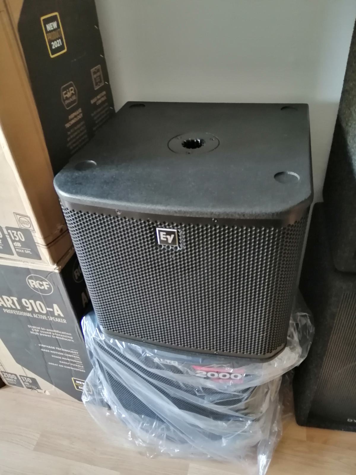 Aktivni sub Electrovoice ZXa 1,moč - 700w rms