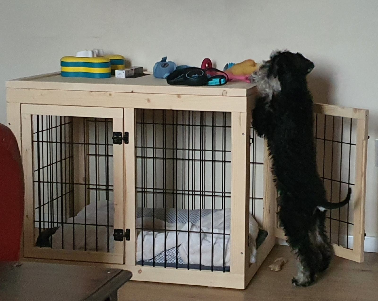 Praktičen box za kužke, kot nov