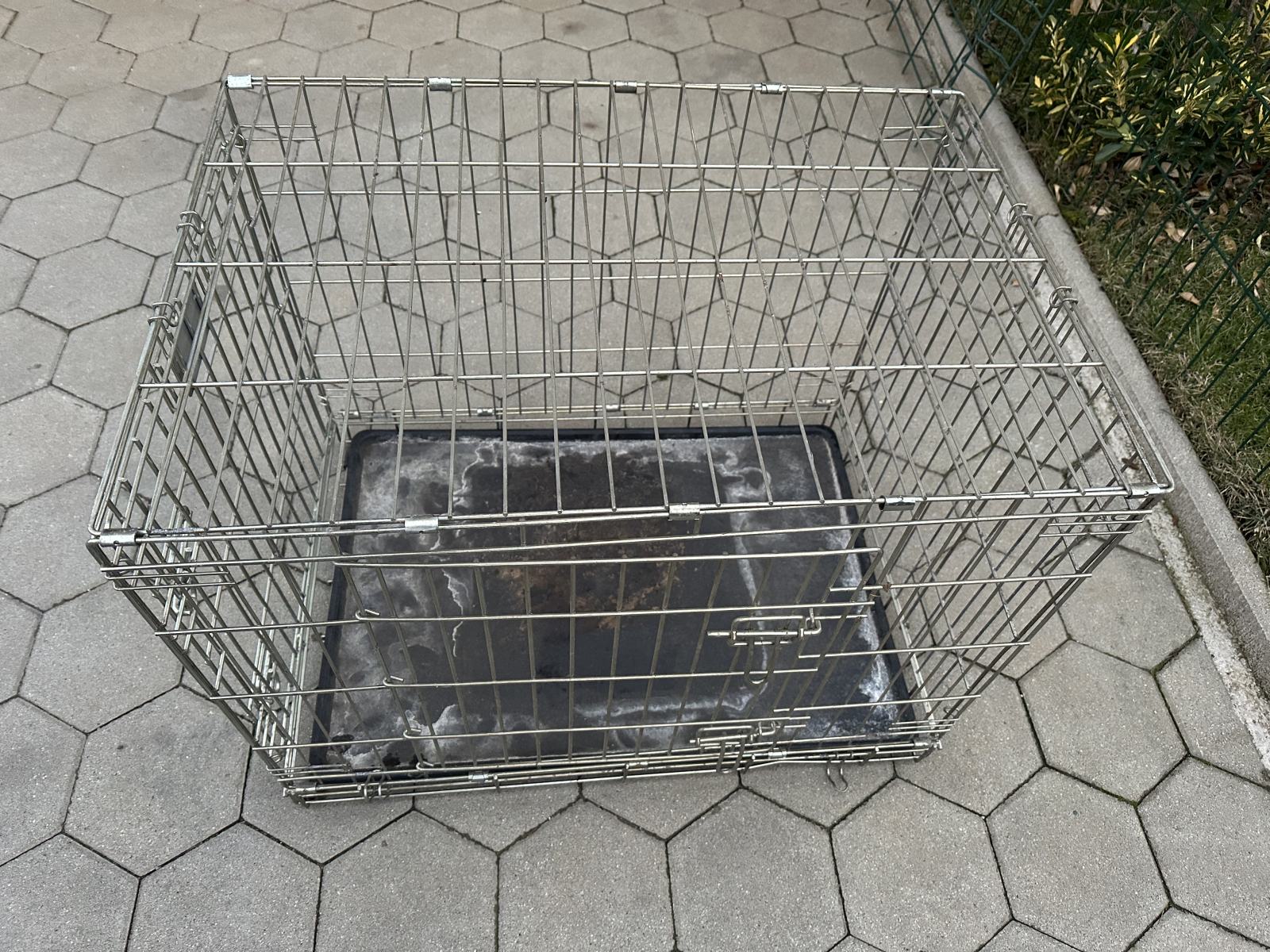 Kovinski boks za psa