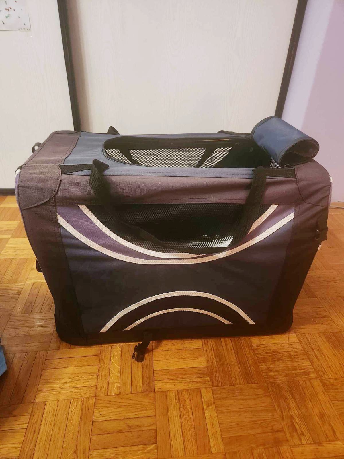 Prenosni zložljiv box za živali