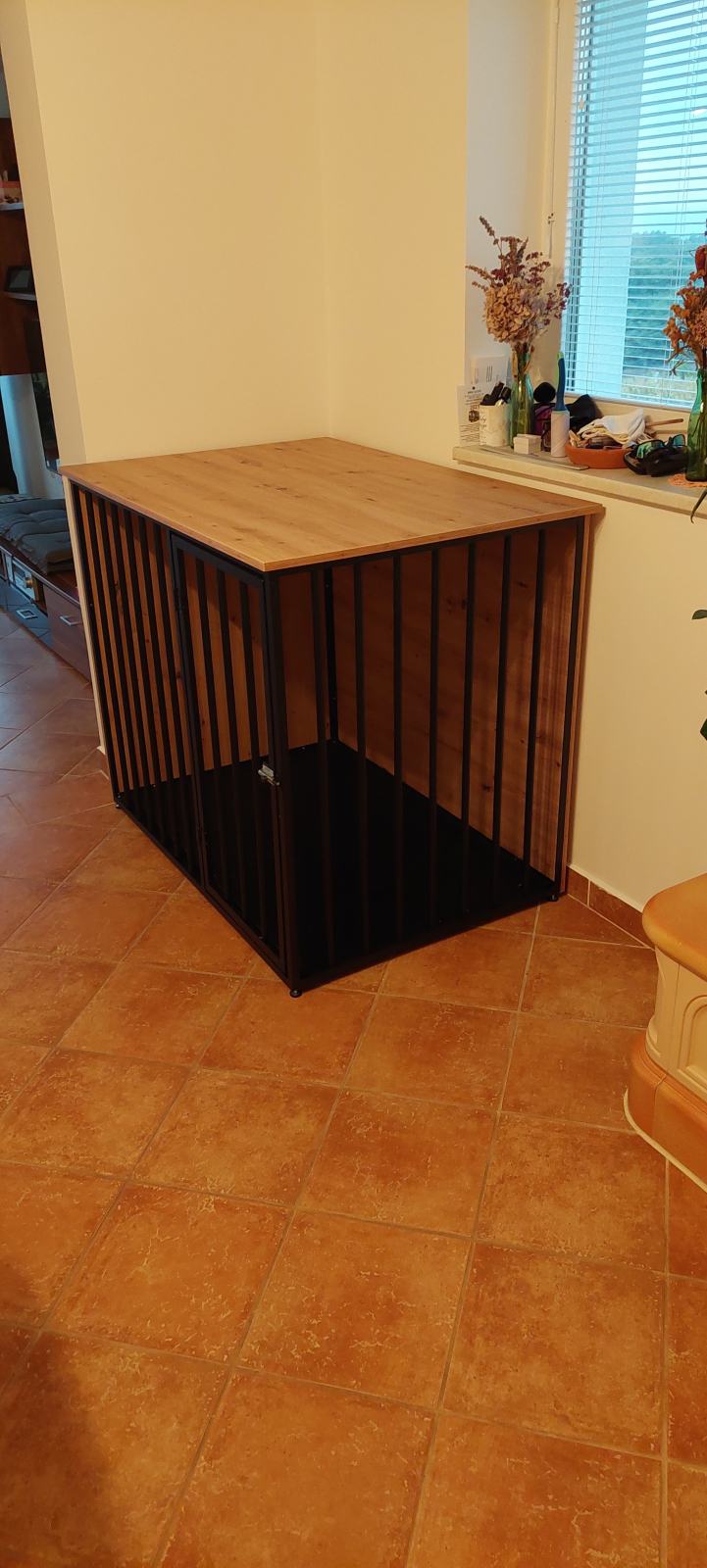 Prodam notranji box za psa