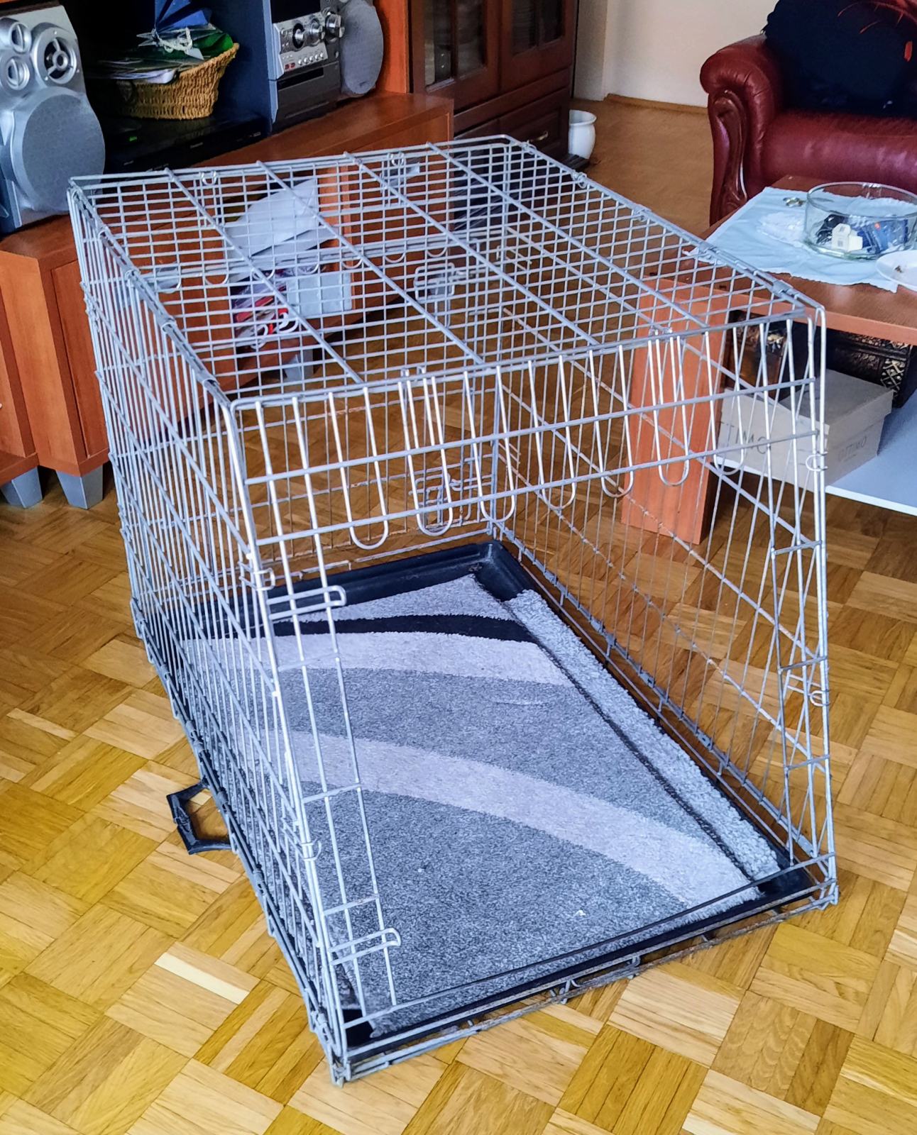 Prodam zložljiv kovinski boks za psa