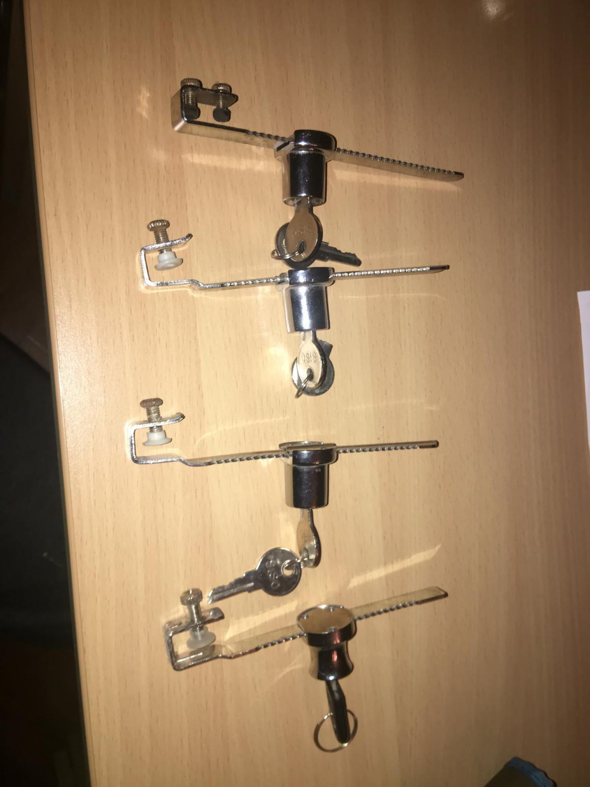 4x ključavnica za terarij