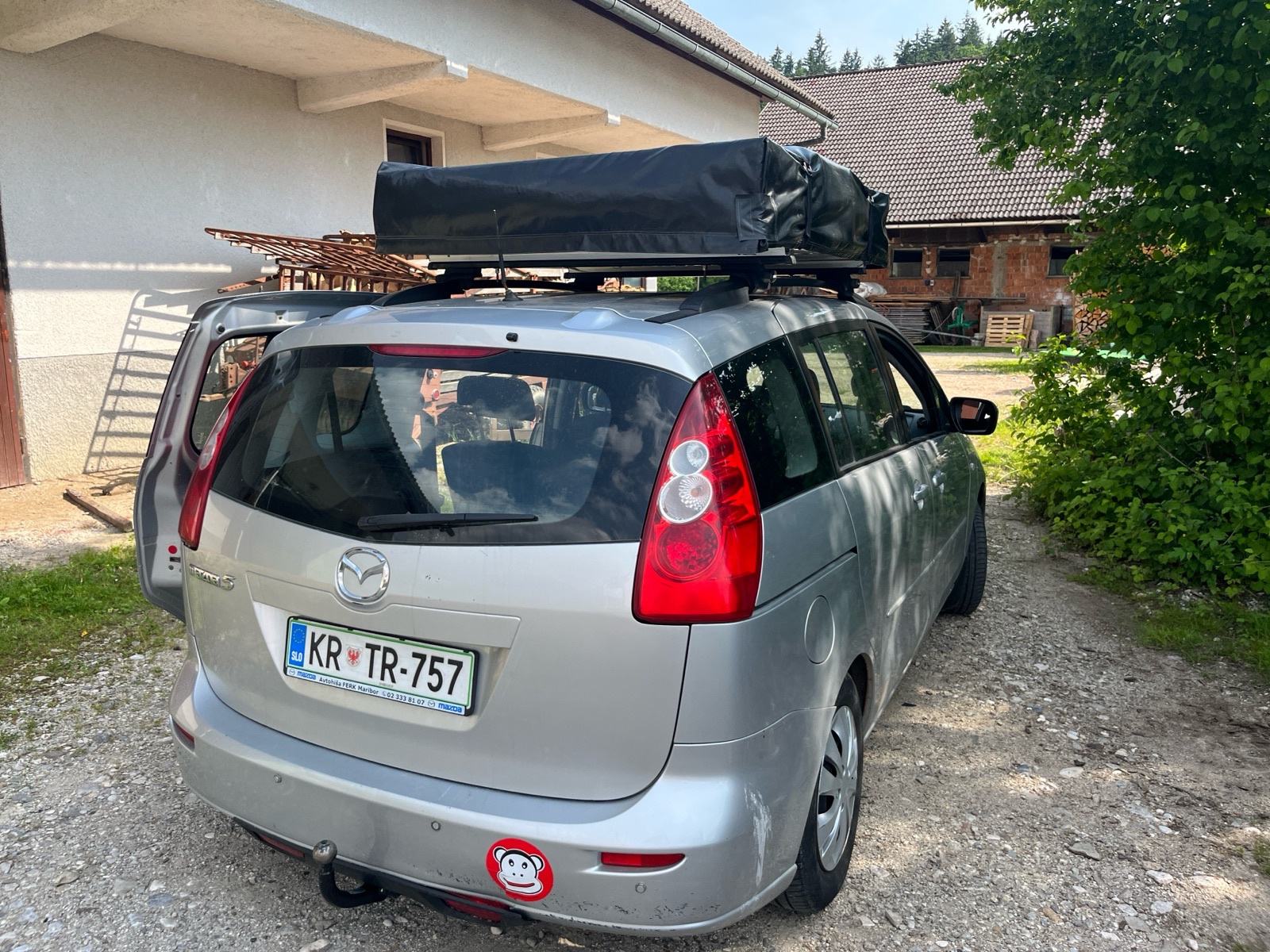 Sotor za na streho avtomobila