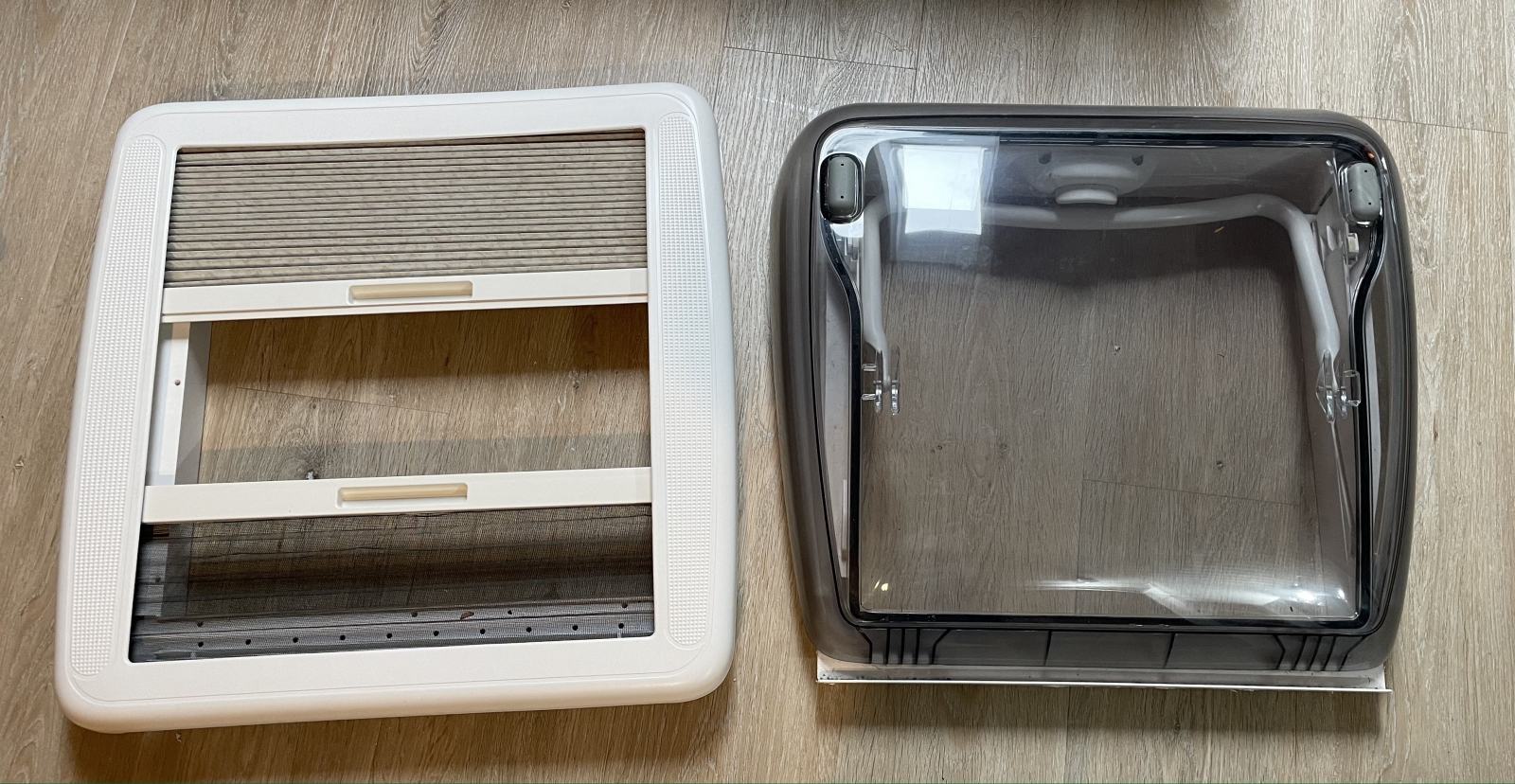 Strešno okno Dometic Mini Heki 40 X 40